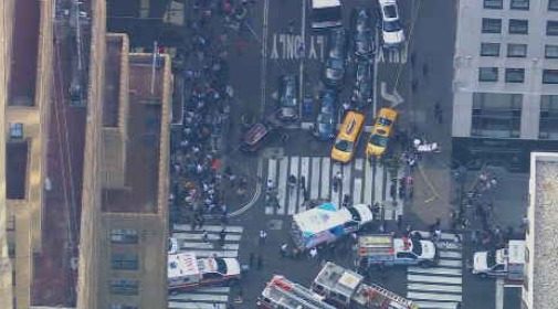 Al menos 10 heridos después que un auto arrollara a varias personas en