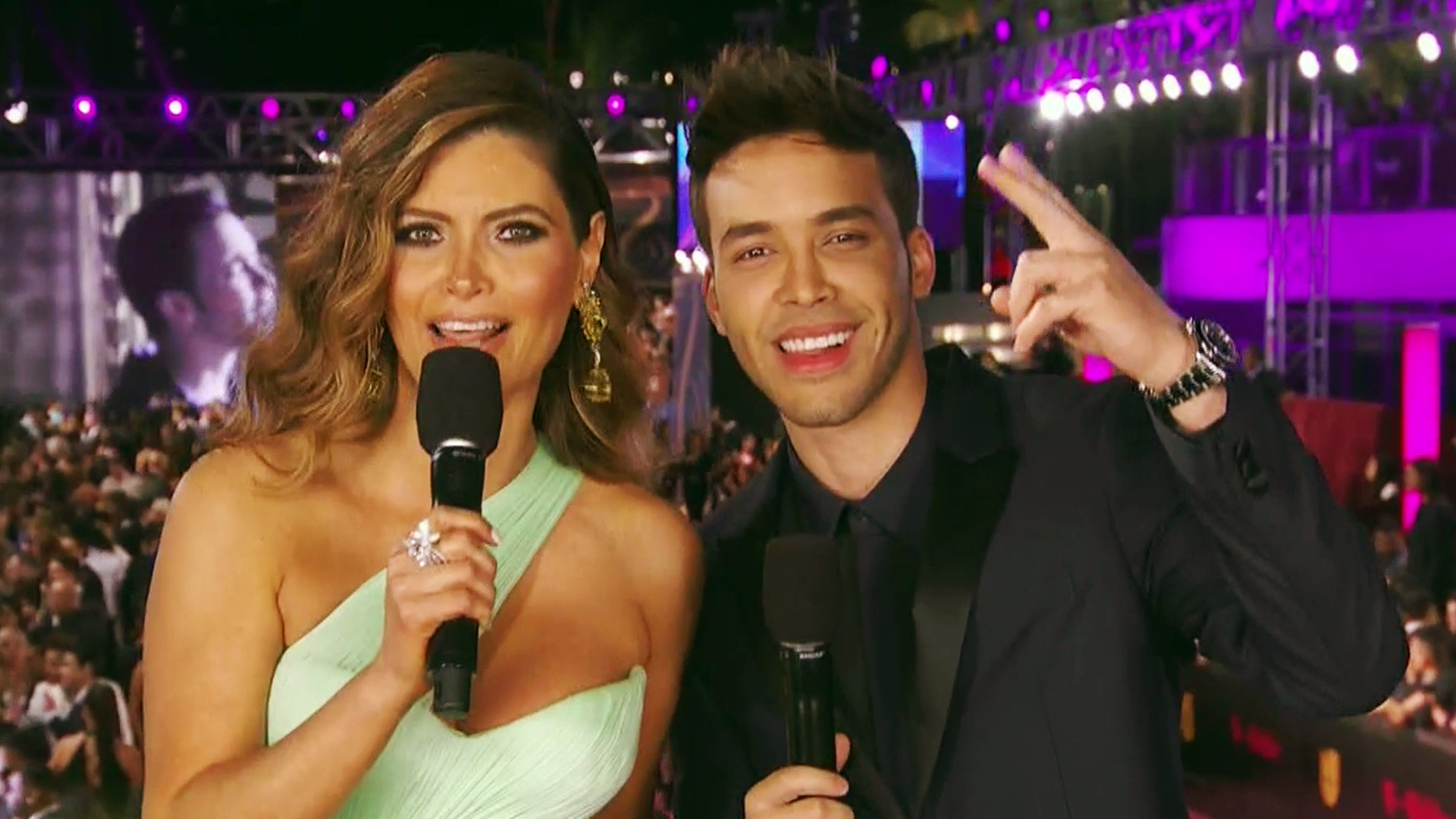 Noche de estrellas: Prince Royce complació a Chiqui Delgado | Premio Lo ...