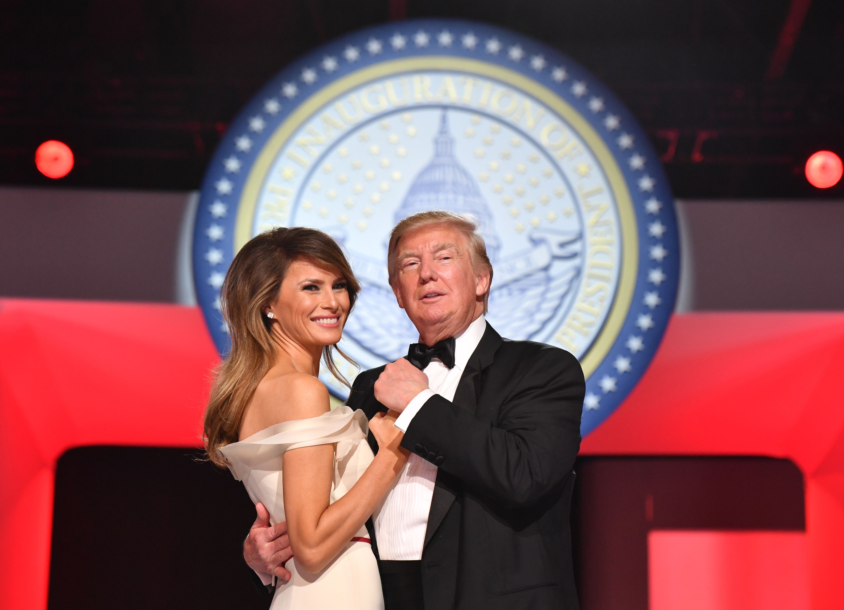 Donald Trump y su esposa Melania cumplen 16 años de aniversario en Palm ...