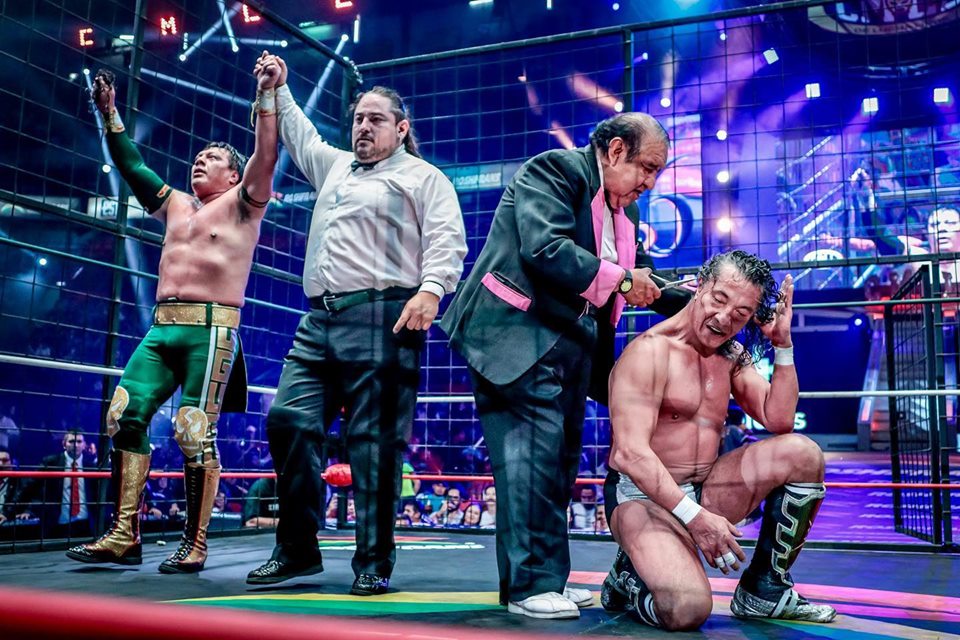 Último Guerrero rapa al Negro Casas en el 86 Aniversario del CMLL ...