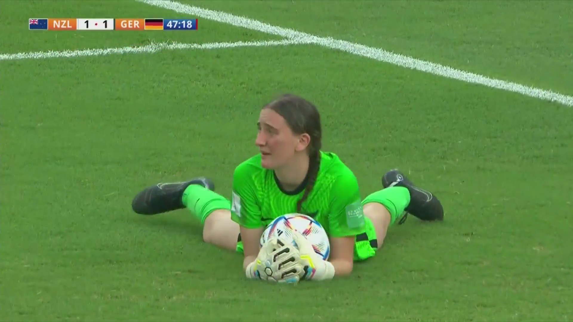 ¡Hay portera! Aimee hace una gran atajada y evita el segundo de ...