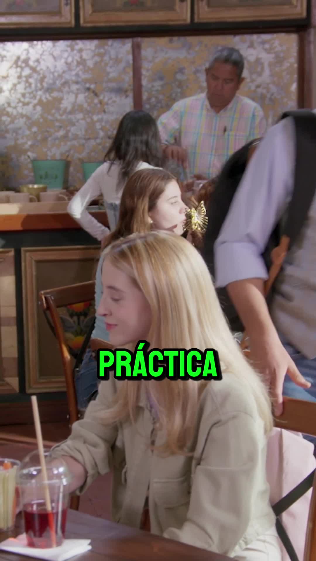 Alondra se va con el popular y le rompe el corazón a León | Series La ...