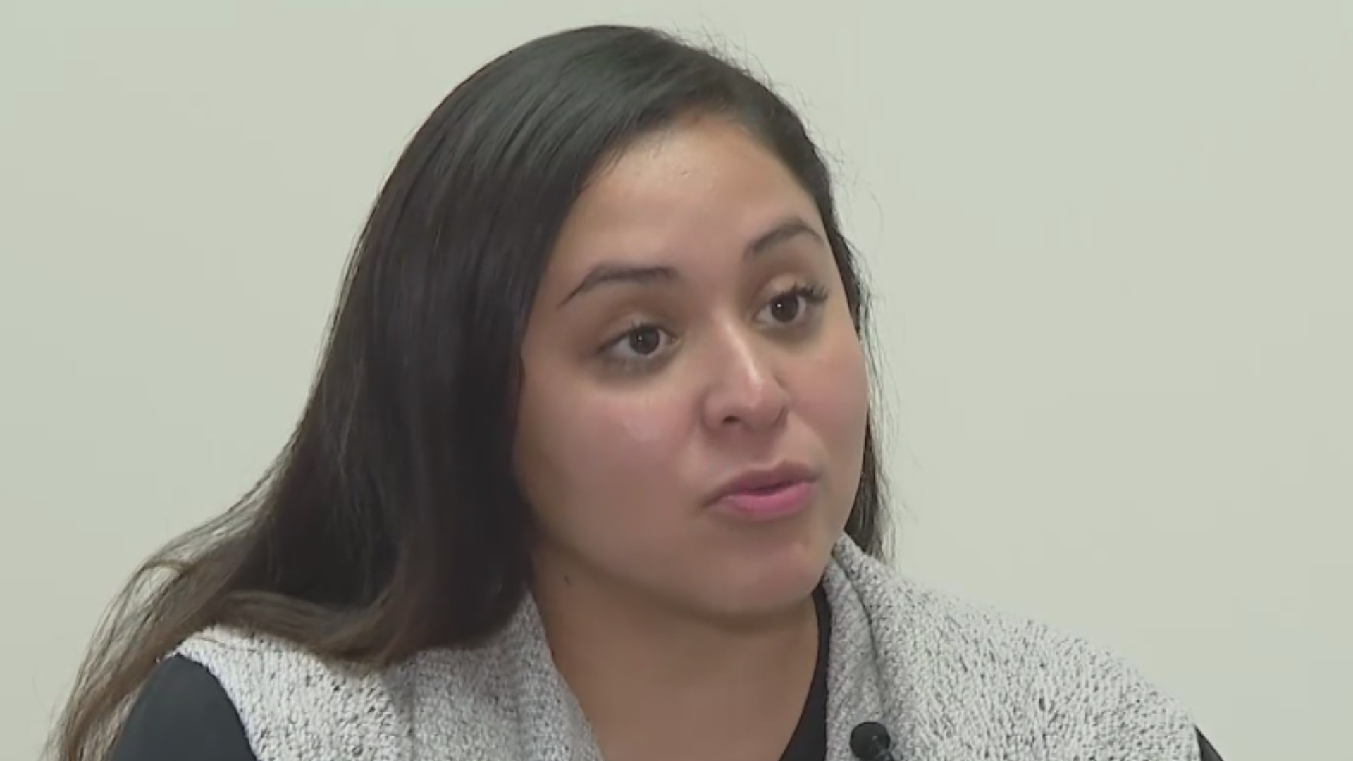 Concejal Julia Ramírez se pronuncia tras ser atacada en protesta en ...