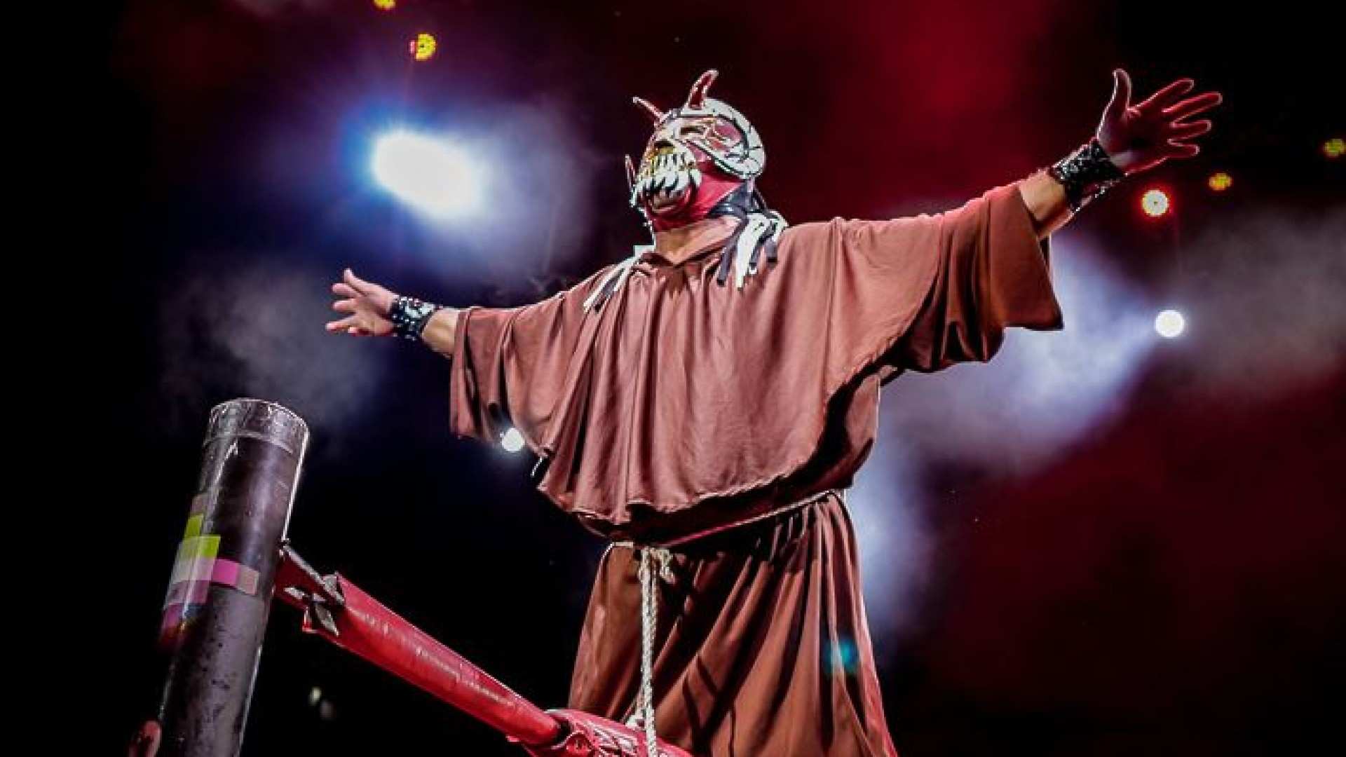 Lucha Libre CMLL Arena México: Mephisto y Ephesto someten a Atlantis Jr ...