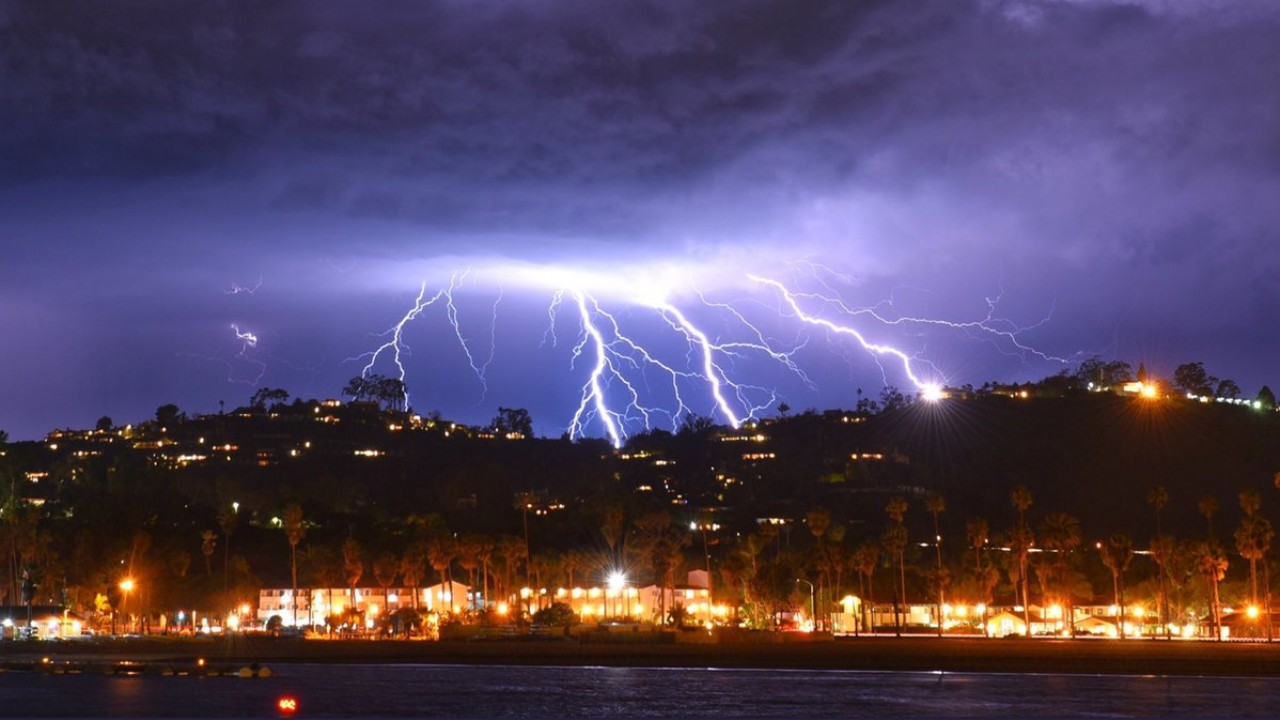 Las impresionantes imágenes de los 1,500 rayos que iluminaron el cielo ...