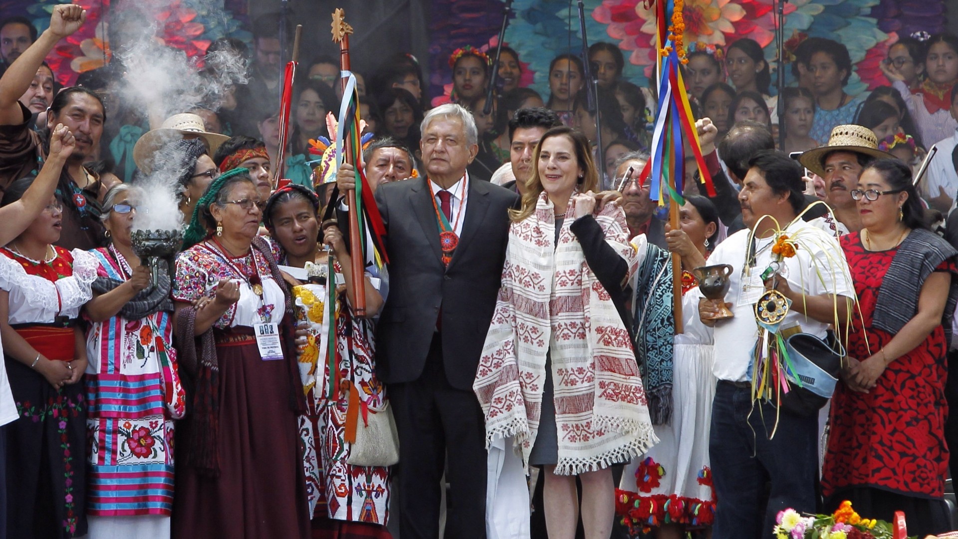 Ante miles de personas y con una ceremonia indígena, AMLO reiteró su ...