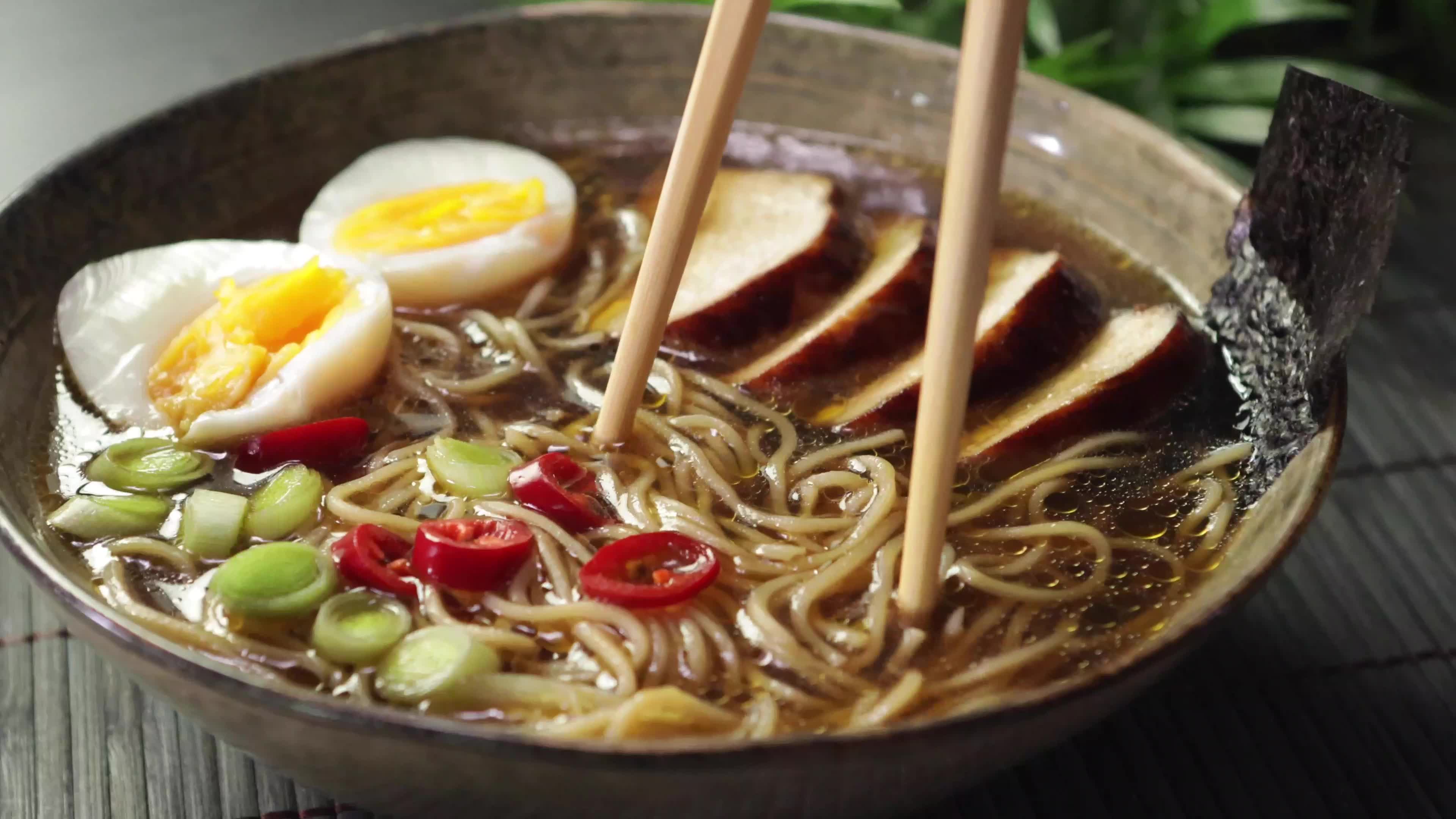 Ramen de pollo fácil de preparar | Delicioso | Univision