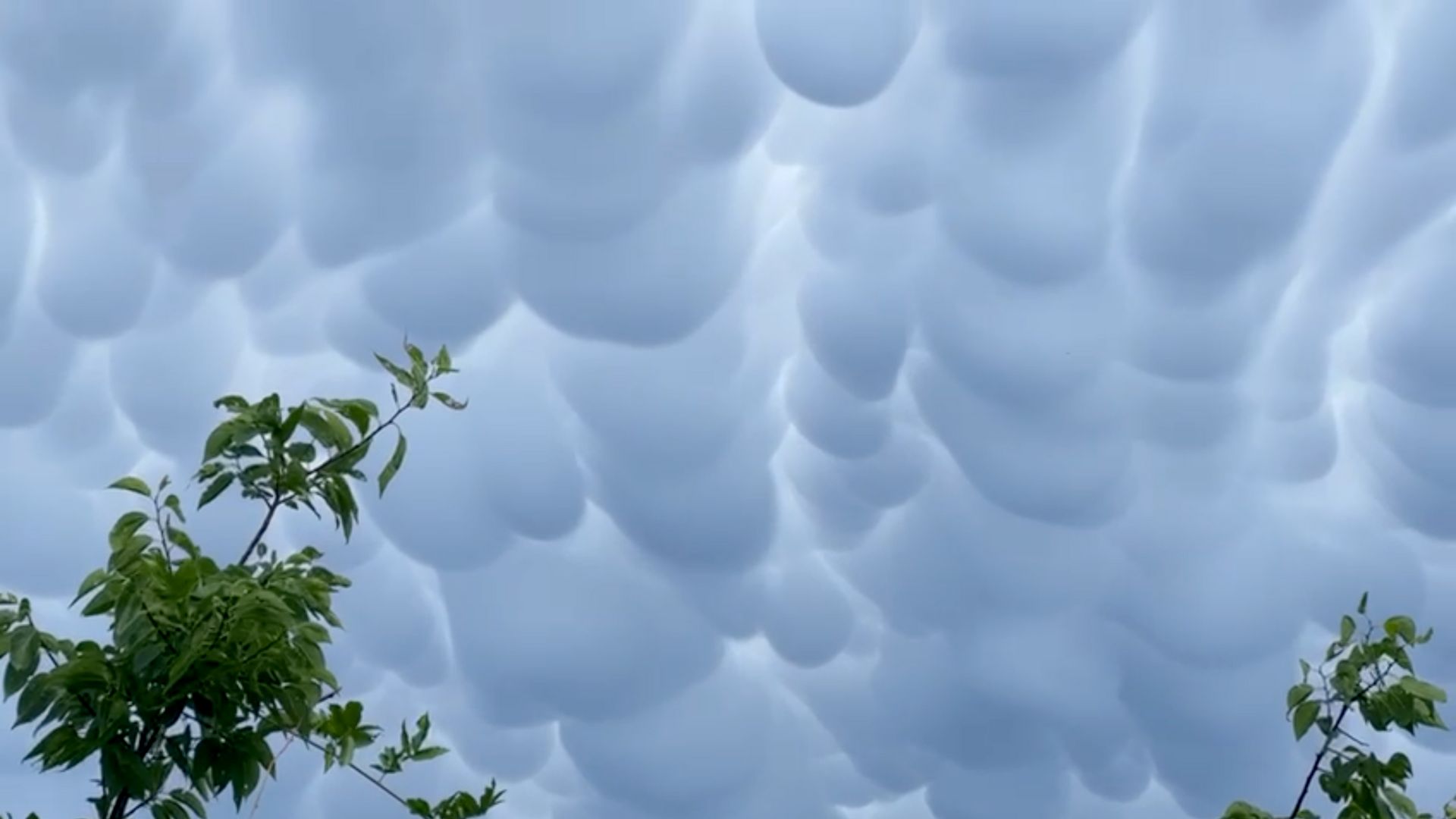 Captado en video: así volvieron las inusuales nubes al cielo de Dallas-Fort Worth | Video ...