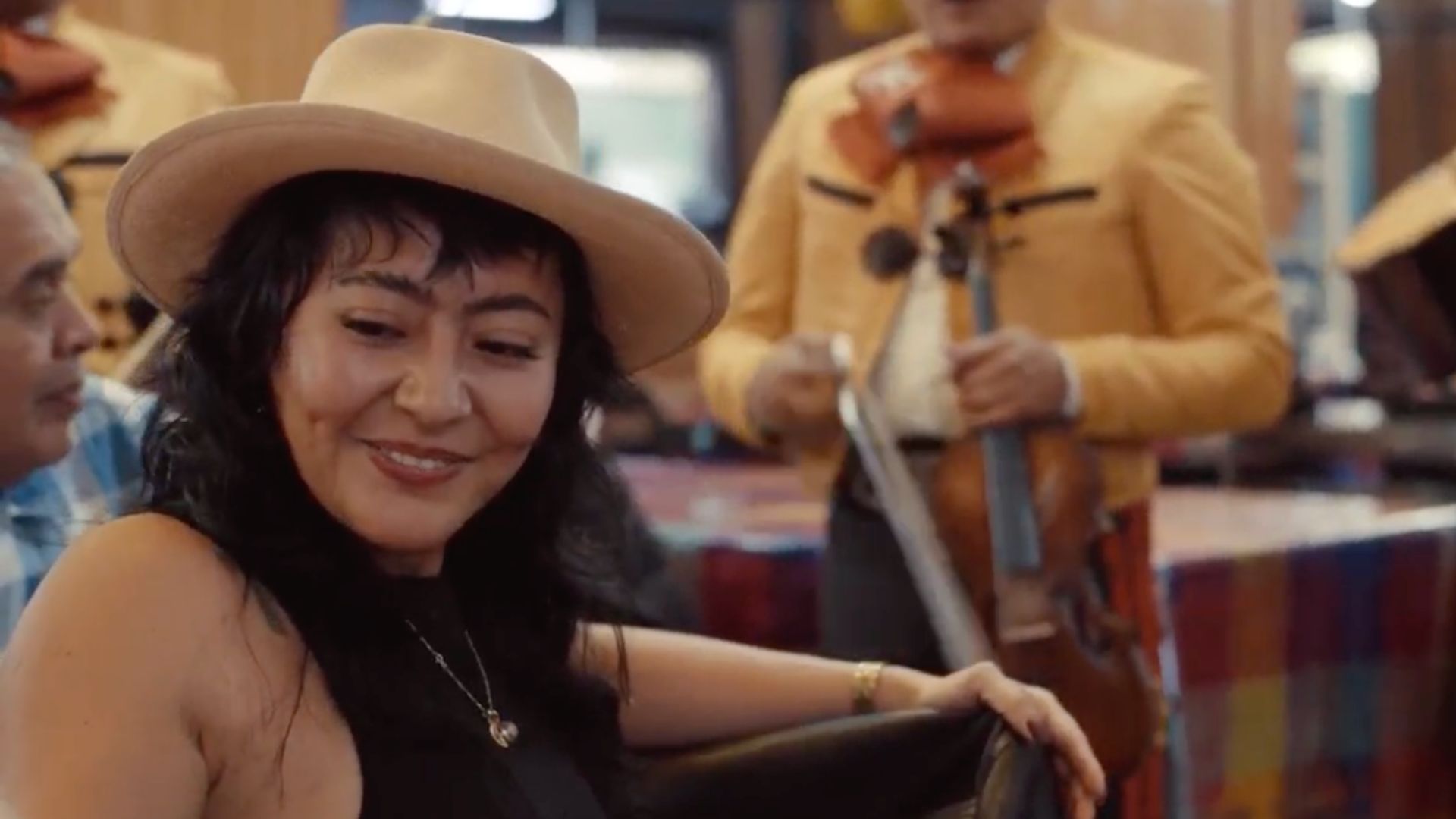 Samantha Ramírez-Herrera: Crea su propia empresa como videoproductora | Video | Univision 41 San ...