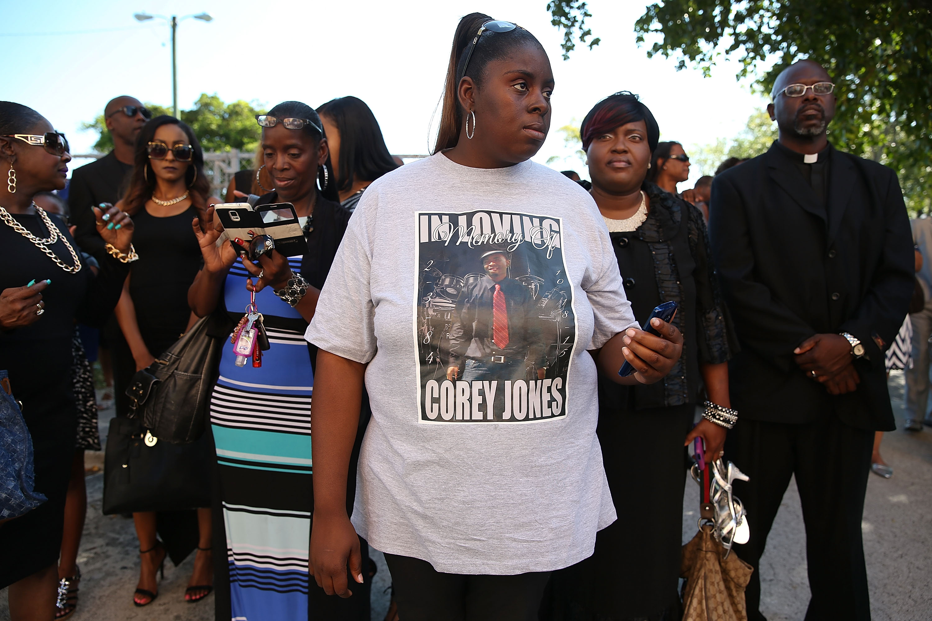 Dolor e indignación en funeral de Corey Jones | Noticias Univision ...