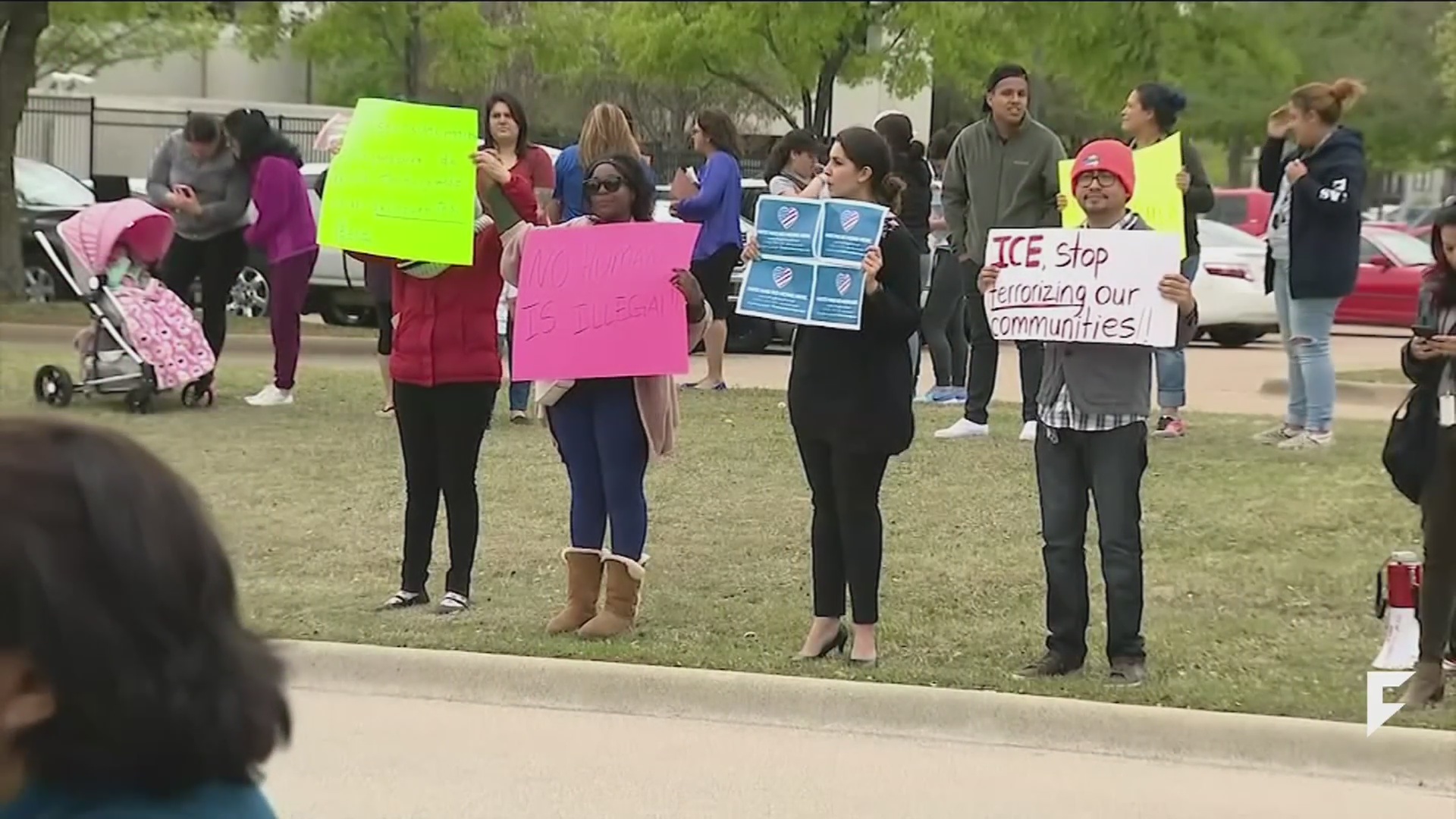 Several people released after ICE raid in Texas | Univision News ...