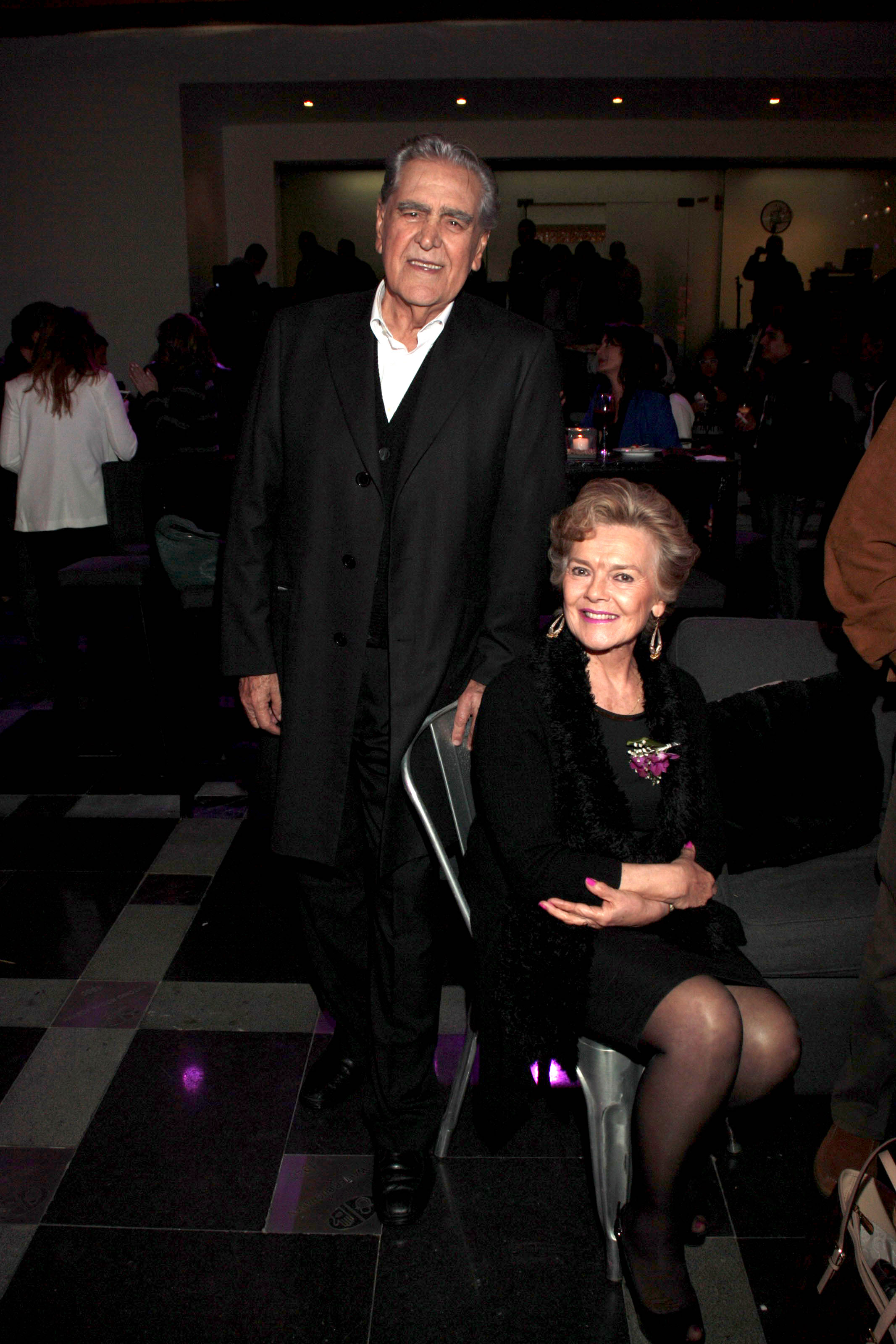 Como Romeo y Julieta, los papás de Kate del Castillo se quieren ir ...