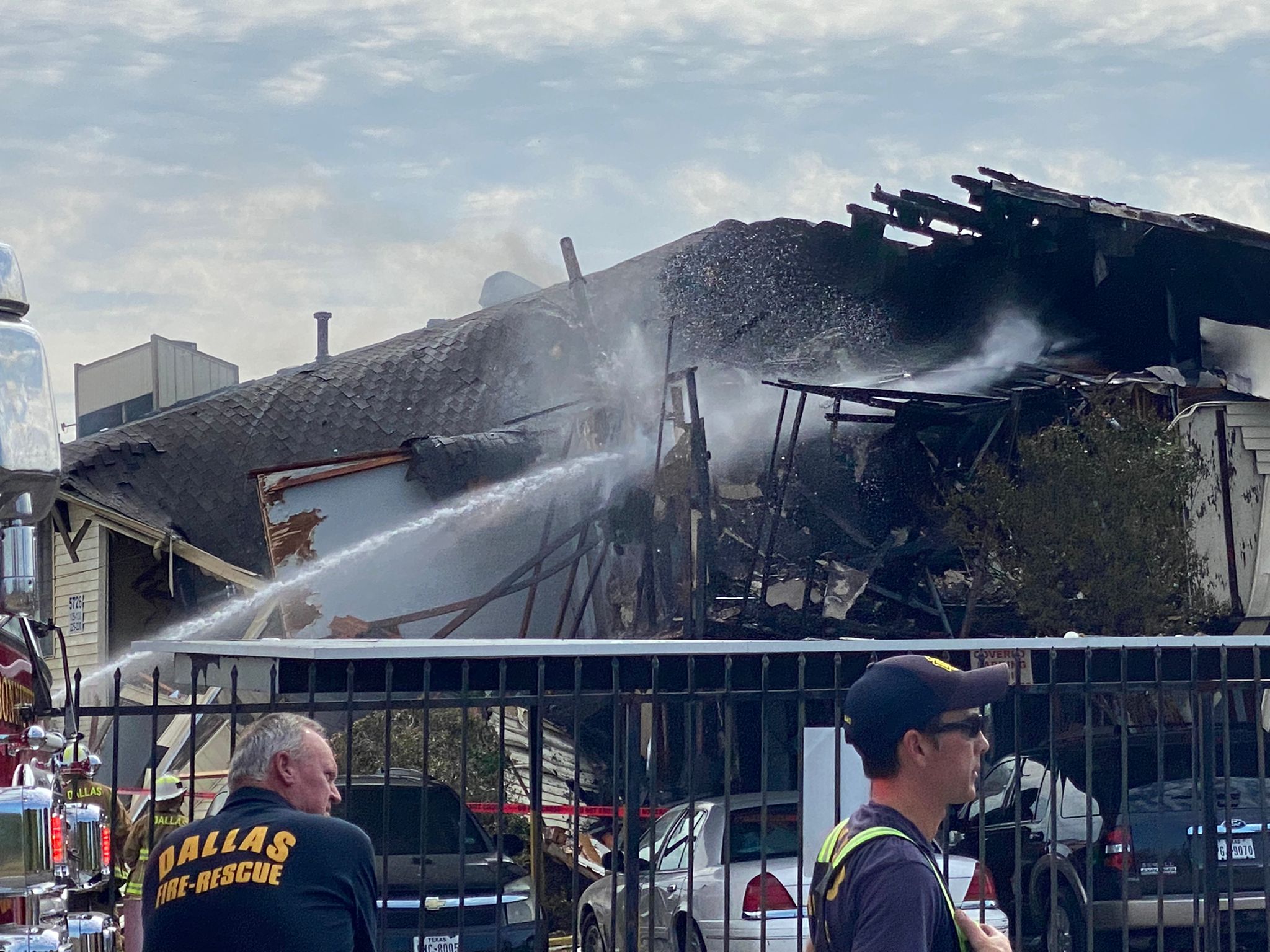 Explosión de gas causa el incendio y colapso de un edificio de ...