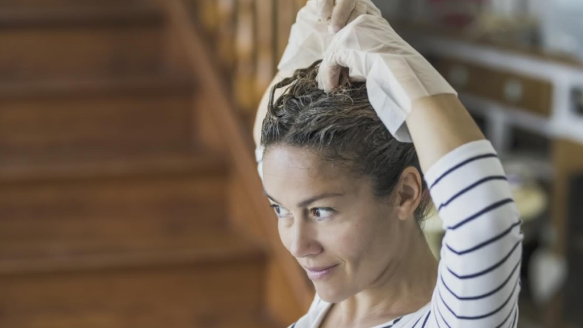 ¿Cuántas canas debo tener para comenzar a pintarme el pelo? Jomari Goyso responde en la calle a ...