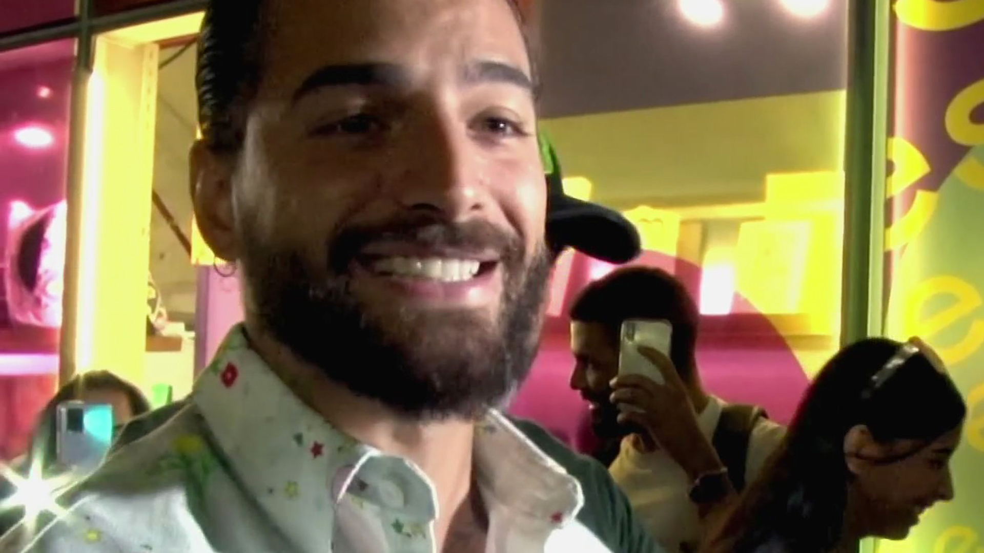 El viaje relámpago de Maluma que alegró a los niños de su fundación El ...