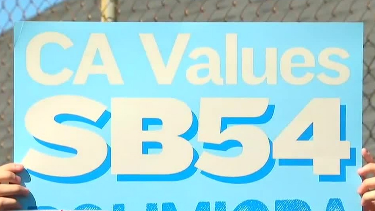 Gobernador Brown firmó la ley SB54 que convierte a California en estado ...