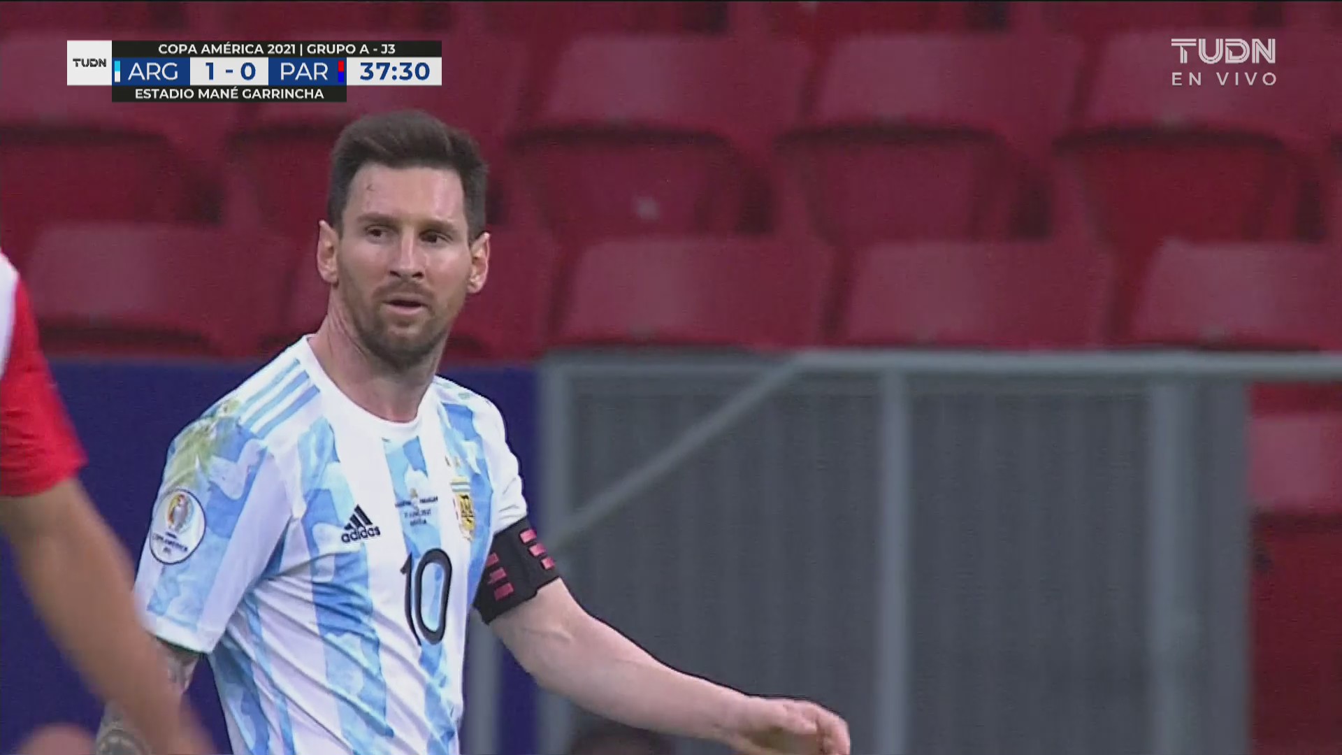 ¡Se la juega contra Messi! Barrida milimétrica de Gustavo Gómez ...