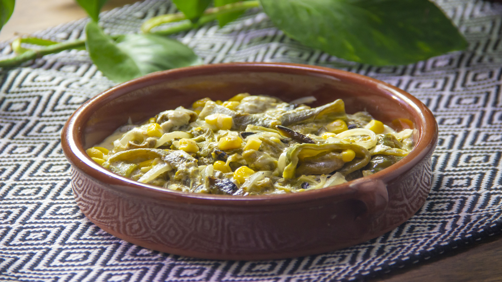 Receta de rajas con queso | Delicioso | Univision