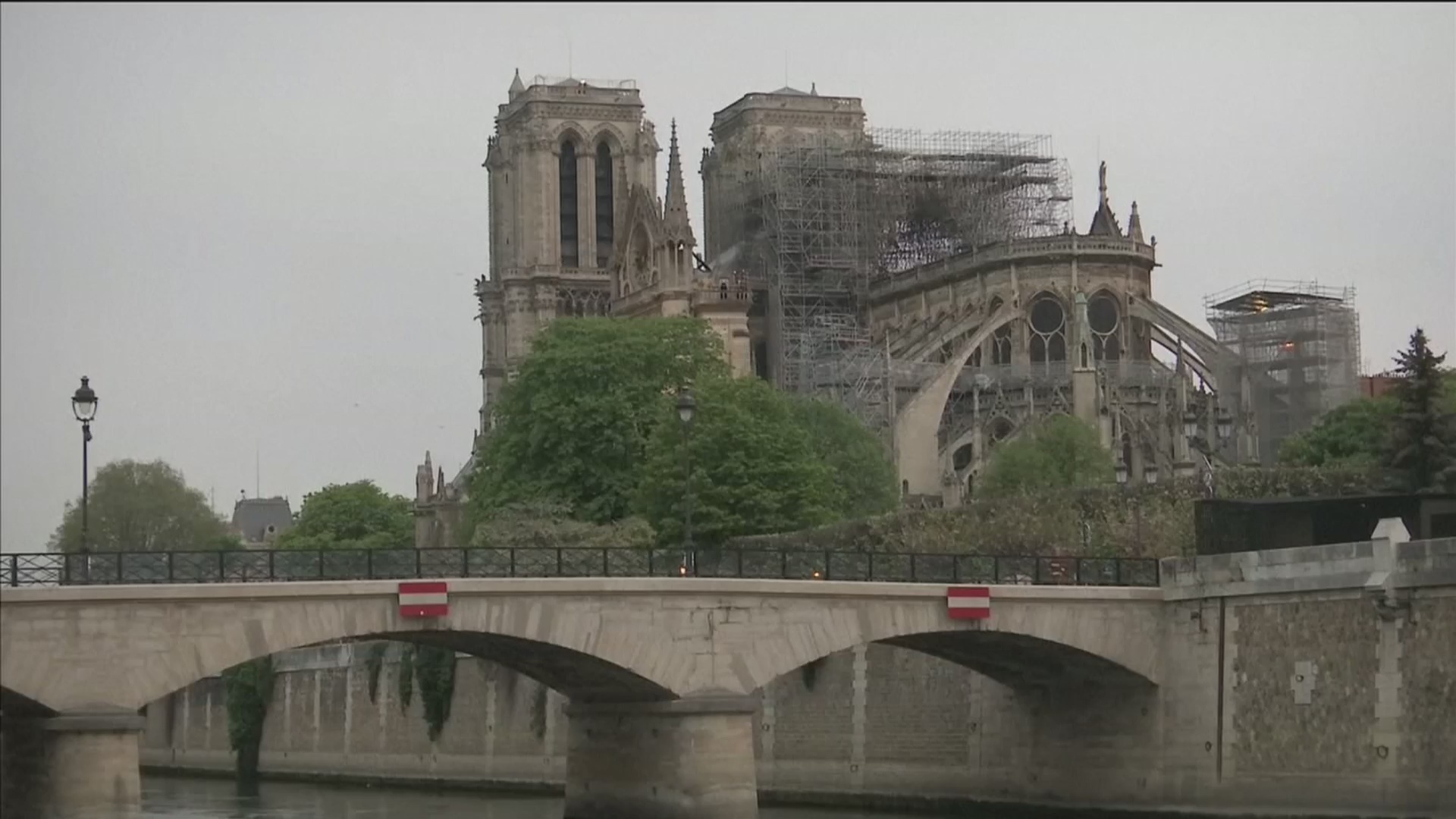 Pledges pour in to rebuild cathedral in the aftermath of Notre-Dame ...