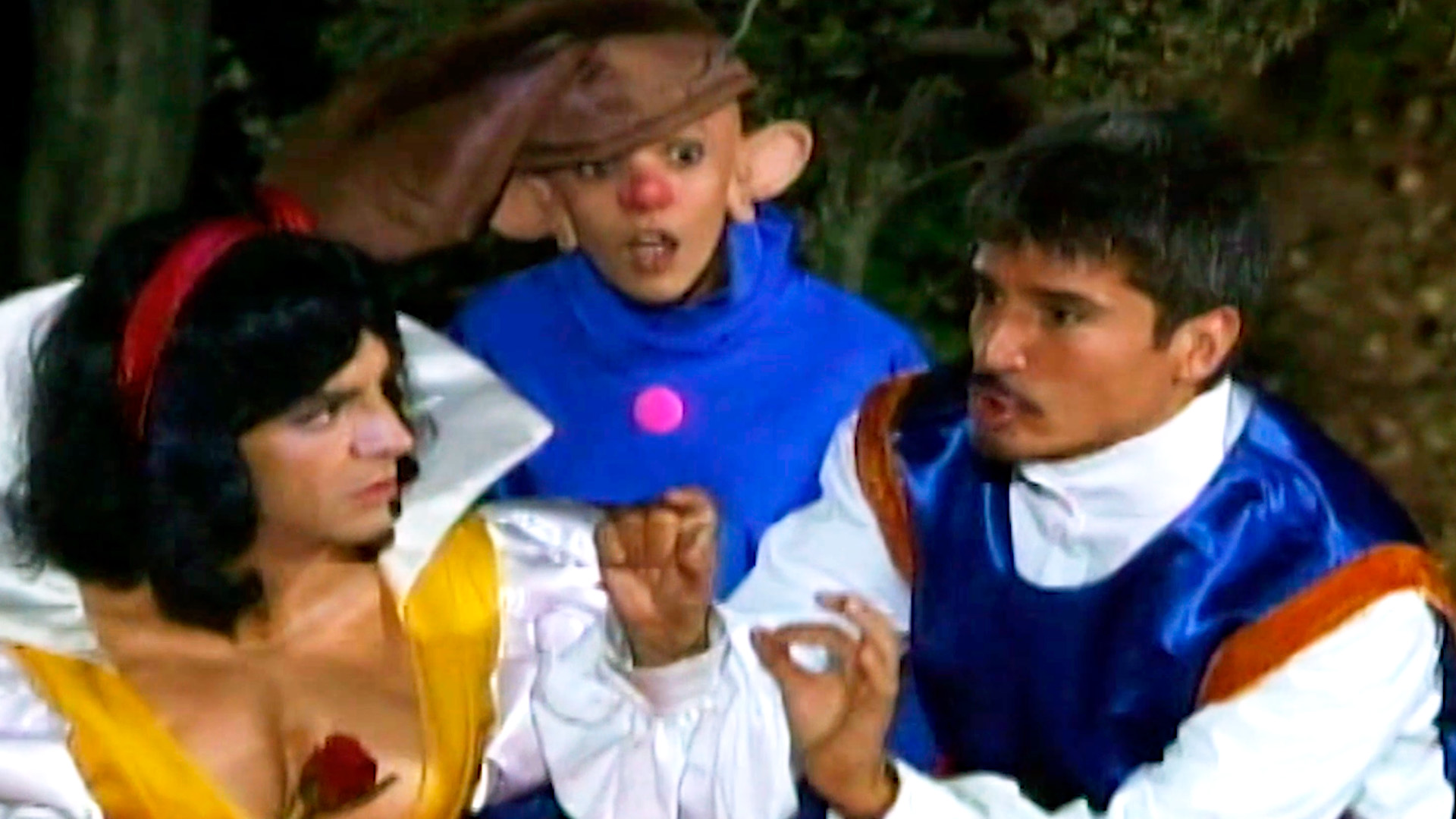 Derbez en Cuando: El príncipe logra salvar a Blanca Nueves | Distrito ...