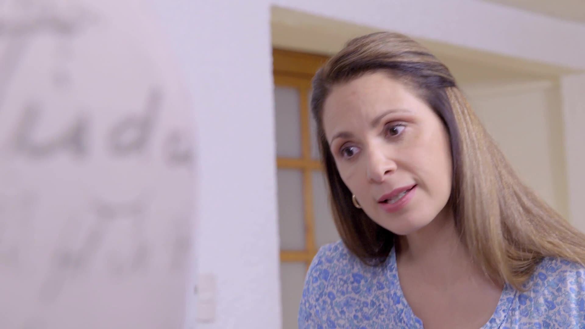 La Rosa de Guadalupe: Nadia permite que el novio de su hija la trate ...