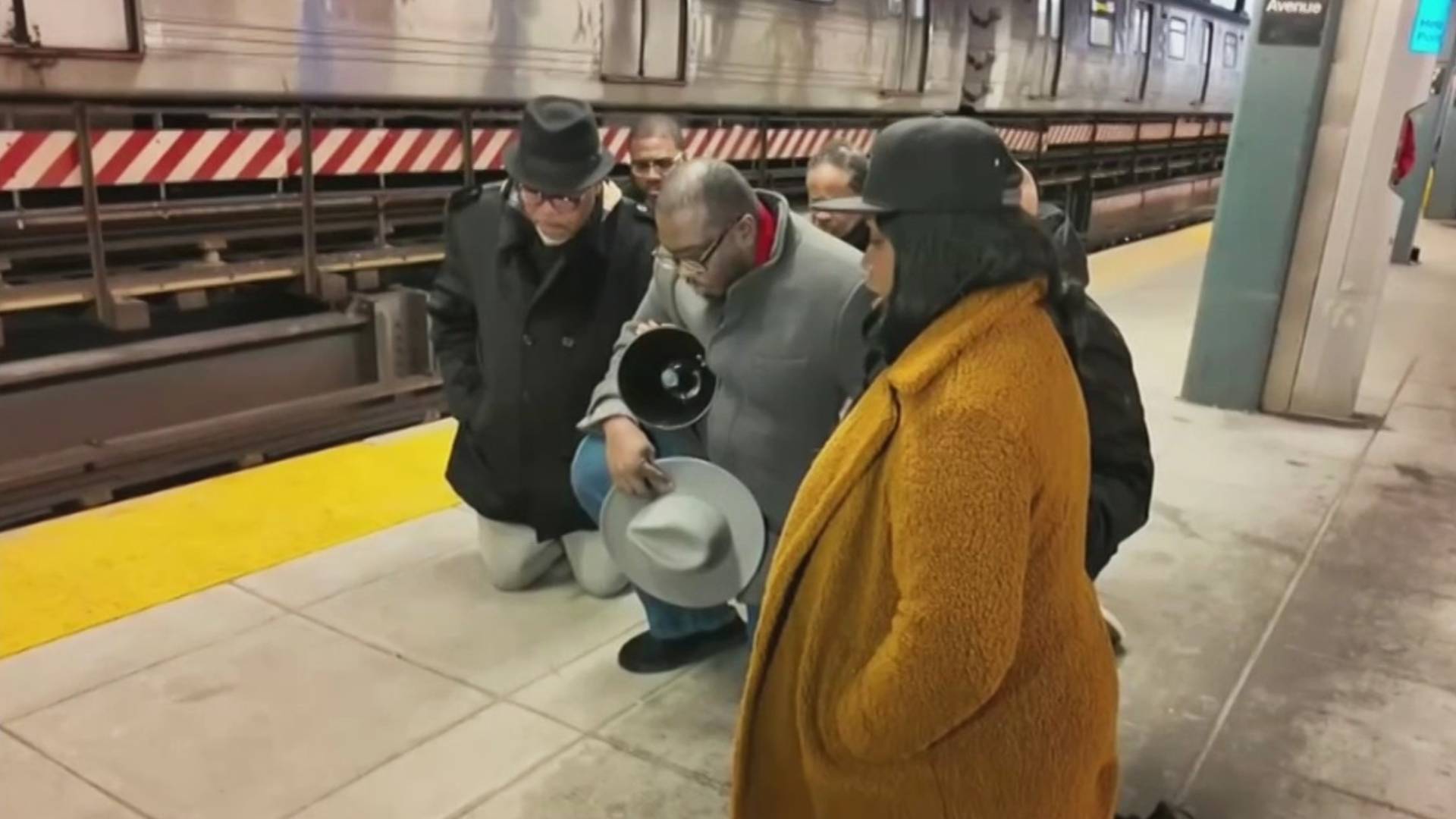 Realizan una vigilia por la mujer que fue quemada viva en un vagón del ...