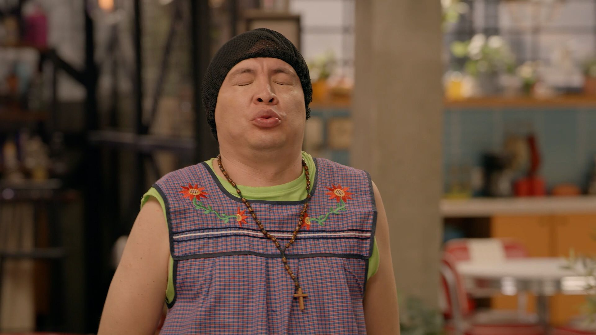 ‘40 y 20’: Brayan se convierte en el sirviente de Toña | Shows 40 y 20 | Las Estrellas