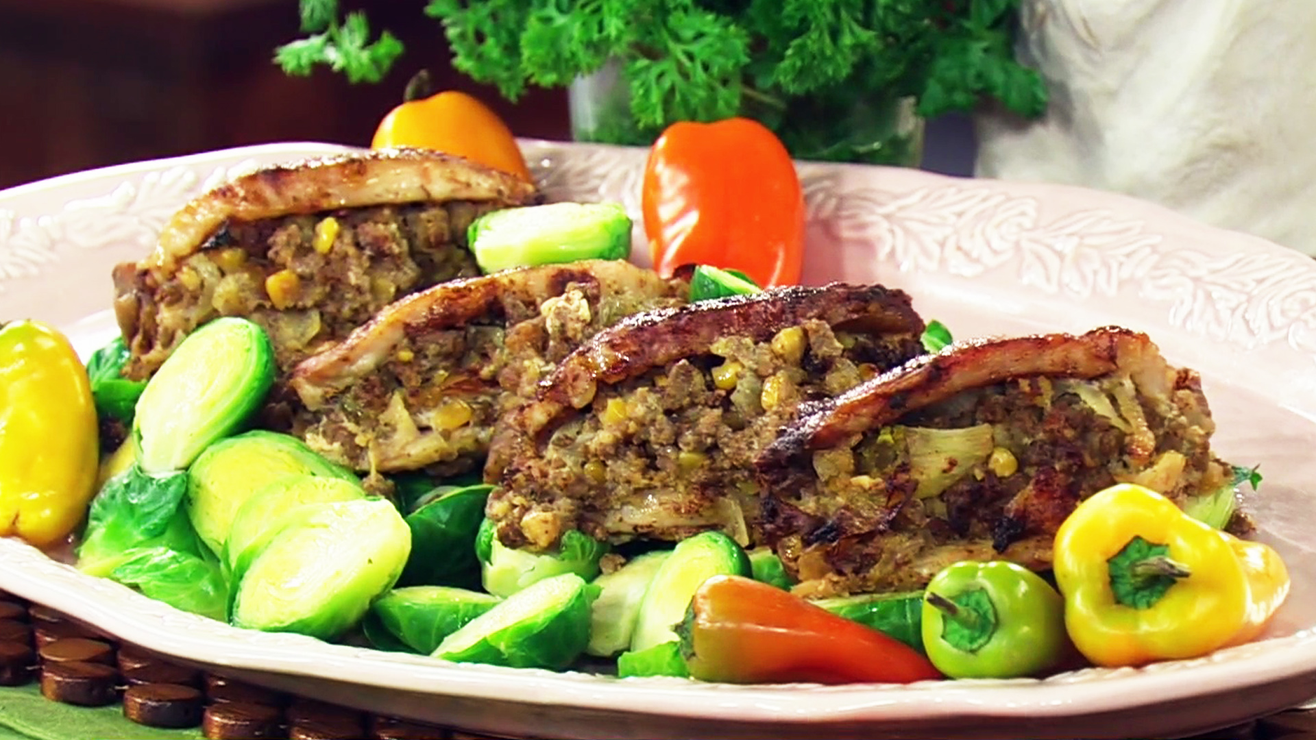 Receta de chuletas rellenas del chef Pepín | Delicioso | Univision