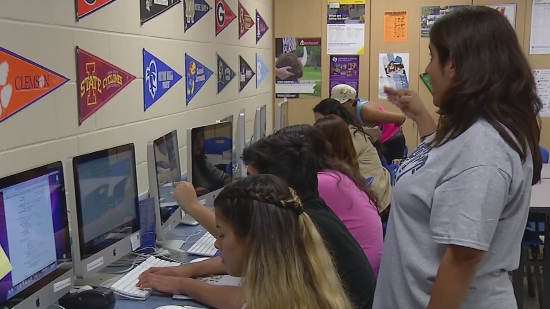 Retos por la falta de información y dinero que enfrentan estudiantes ...
