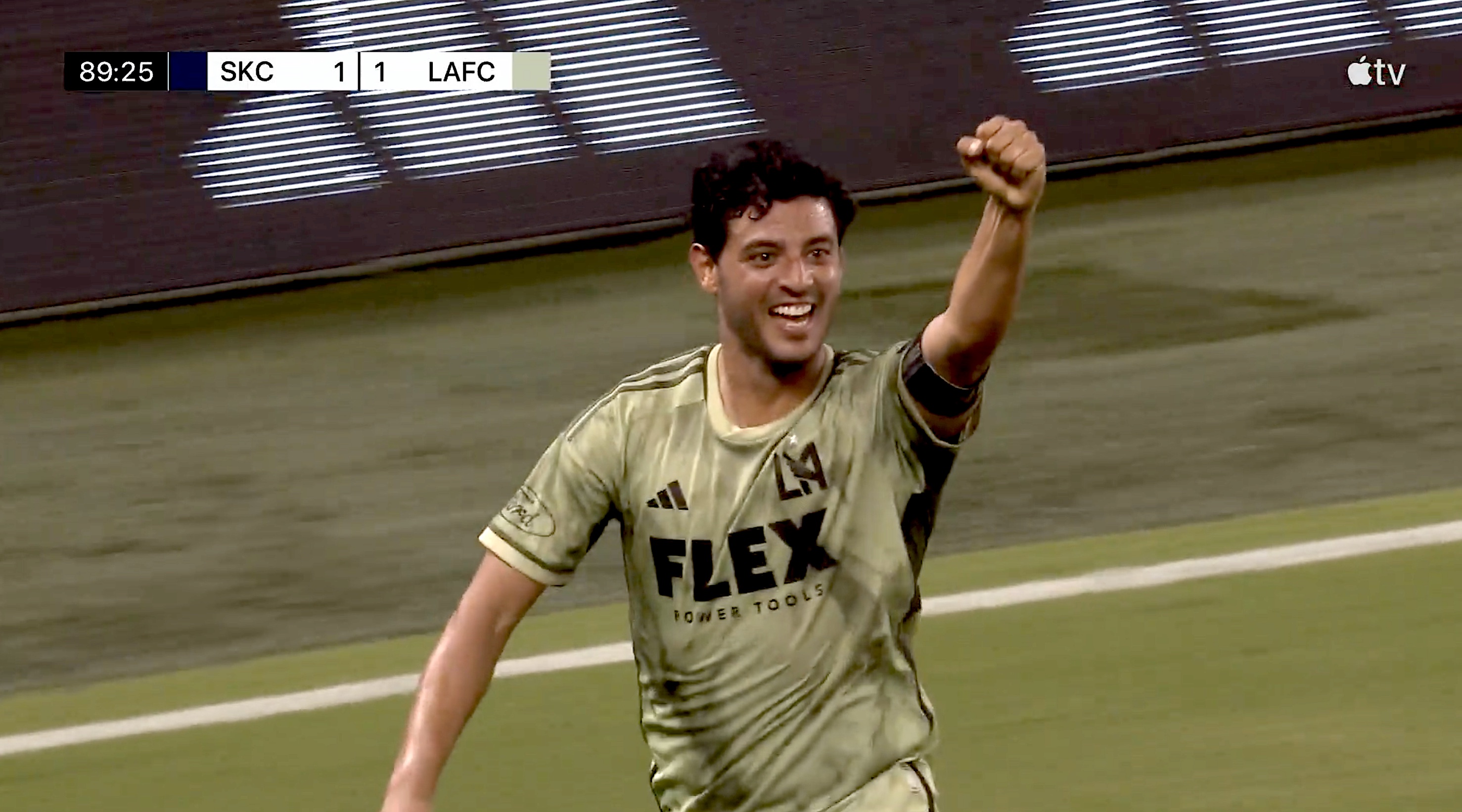 ¡Cracklitos! Vela define como crack y sella la remontada de LAFC al 90’ | TUDN MLS | TUDN
