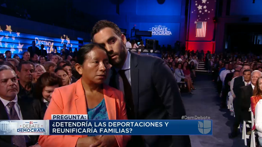 The undocumented woman who braved the Democratic debate | Noticias ...
