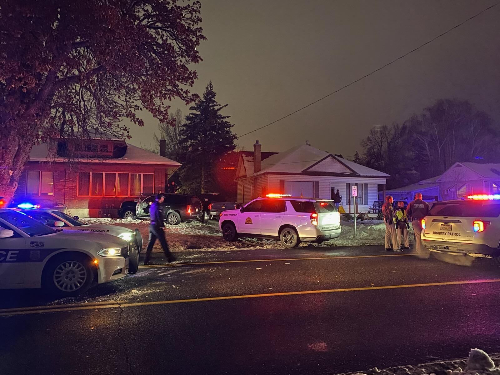 Hombre roba auto, provoca persecución y termina chocando contra una ...