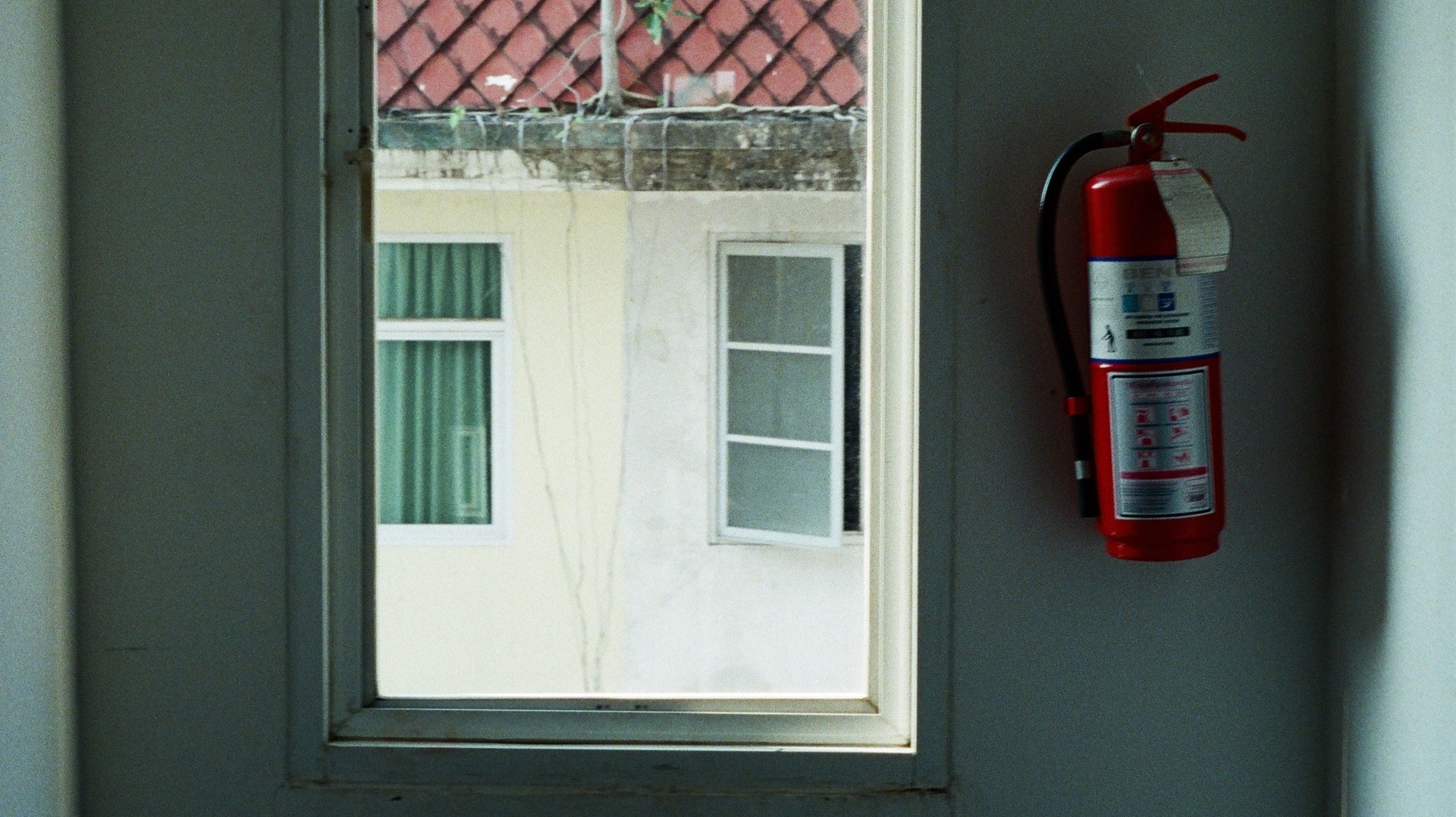Lo que debes hacer si quedas atrapado en un incendio | Video ...