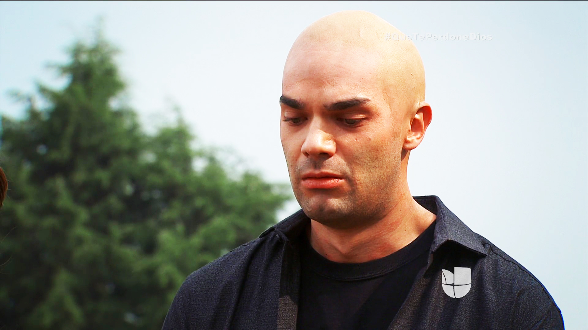 Max le dio el último adiós a Lucio | Novelas Que te perdone Dios ...