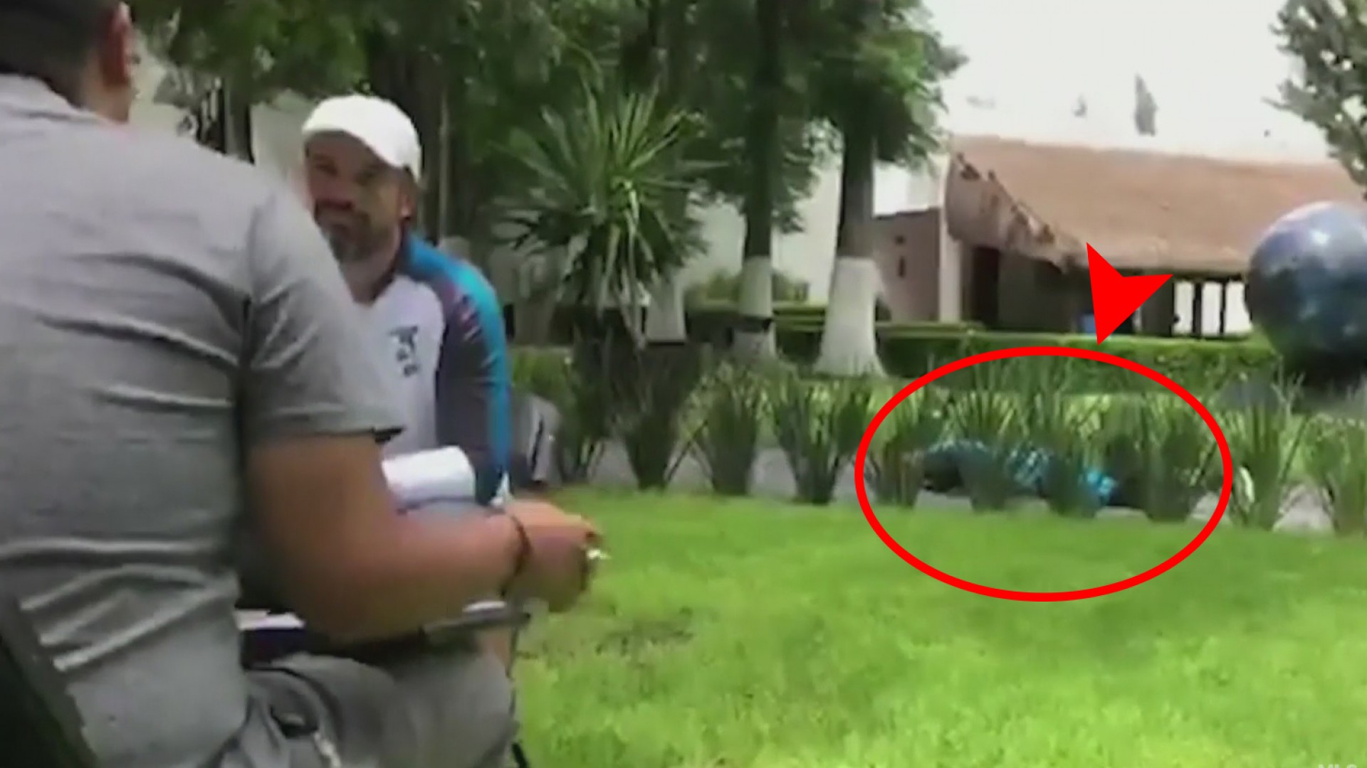 Como una lombriz: así se escurrió un jugador del Querétaro para evitar ...