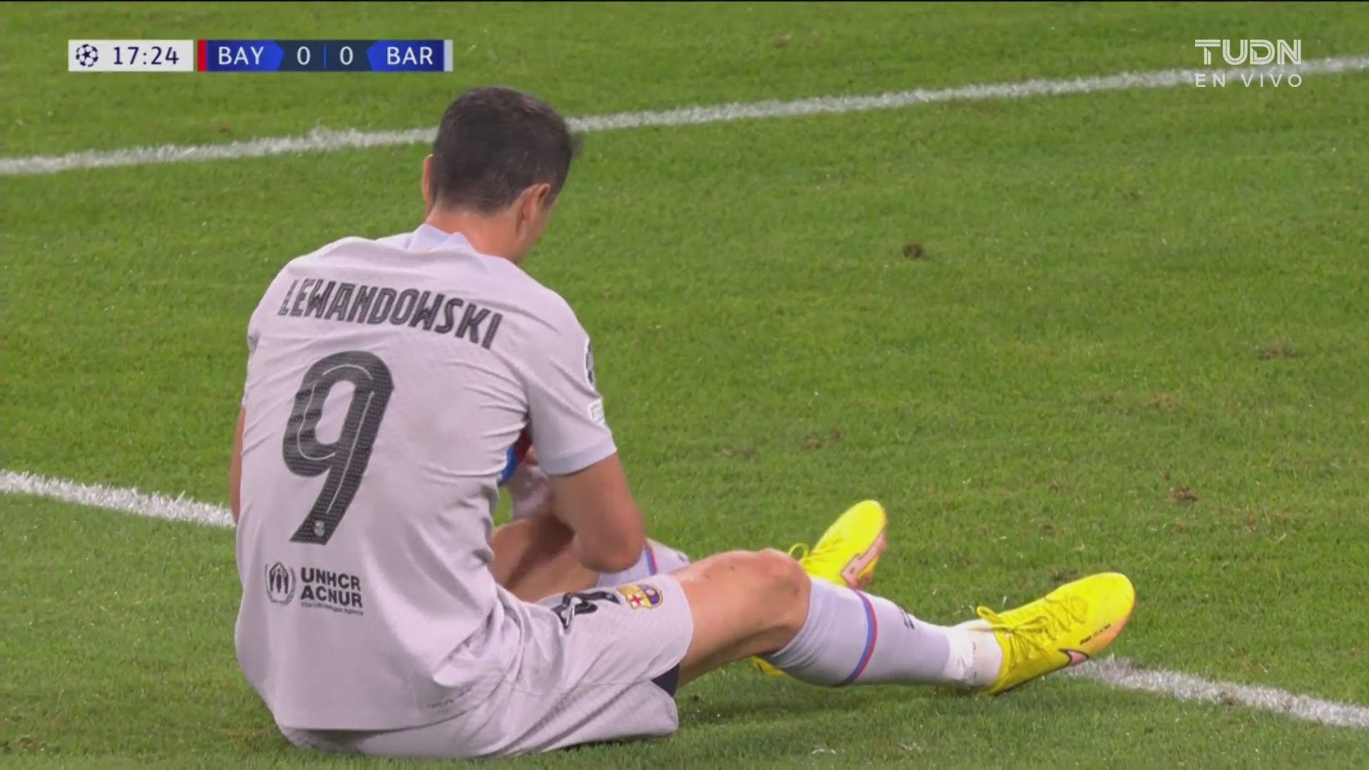 ¡Lewandowski la vuela! Pudo fusilar a Neuer, pero la manda por encima ...