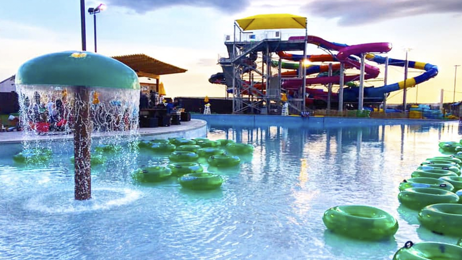 El parque acuático Typhoon regala pases de temporada a quienes cumplen ...