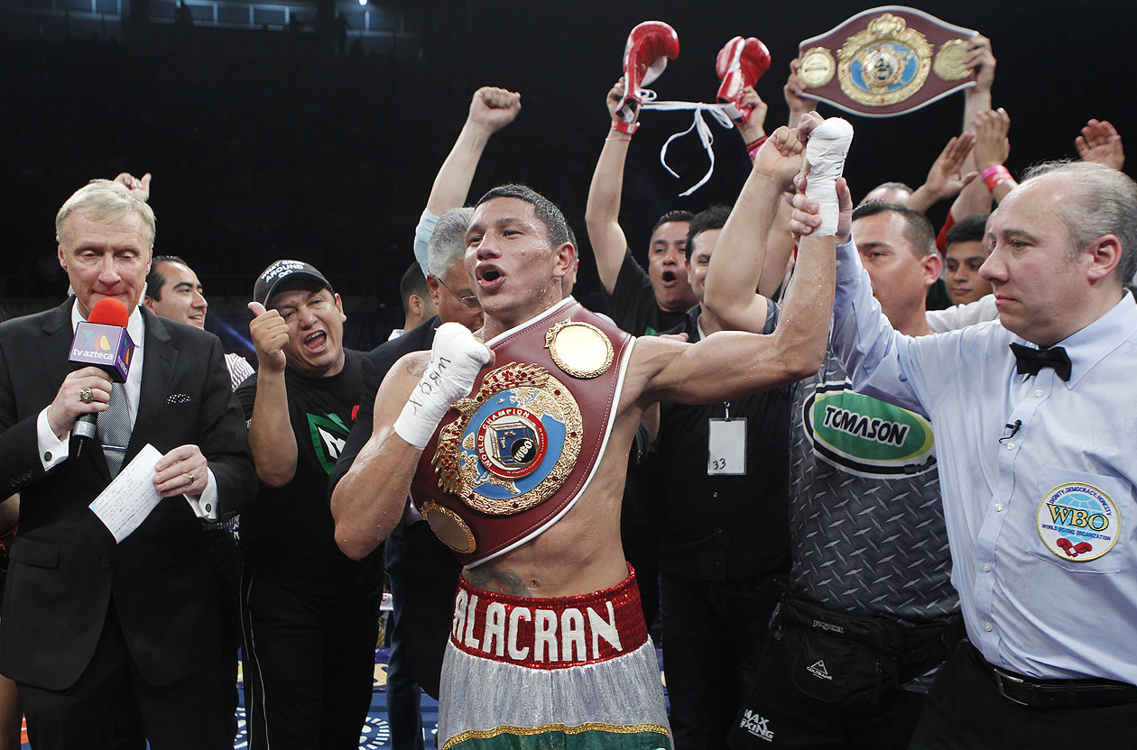 Mexicano Miguel ‘Alacrán’ Berchelt nuevo campeón interino superpluma ...