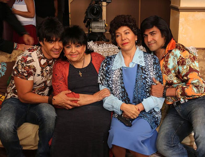 Albertano y El Vítor con sus mamás | Las Estrellas Home Noticias de ...