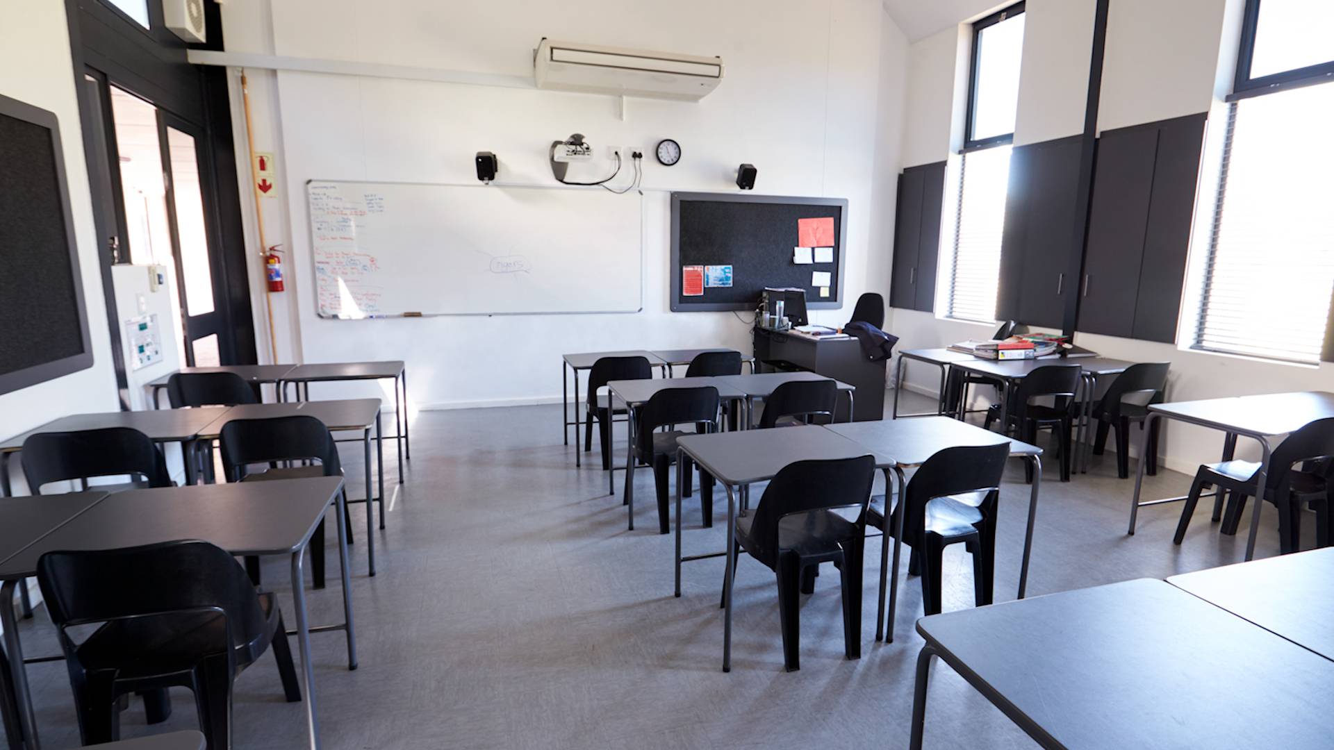 Maestra Michelle Pulizzi acusada de enviar fotos y videos de desnudos a ...