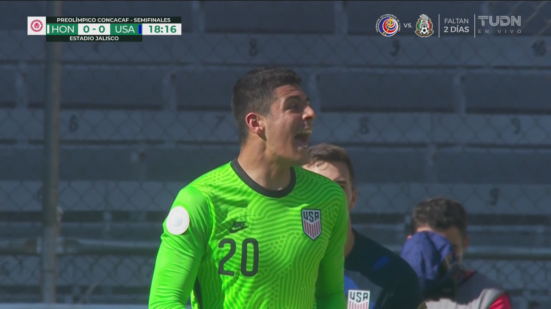 ¡Honduras responde con un cañonazo! David Ochoa ataja el tiro de Edwin ...