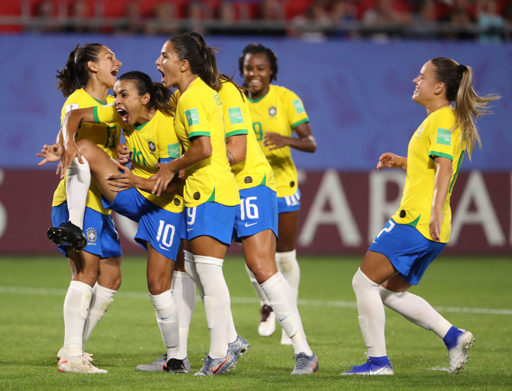 En fotos: Con gol de la legendaria Marta Brasil supera por la mínima ...
