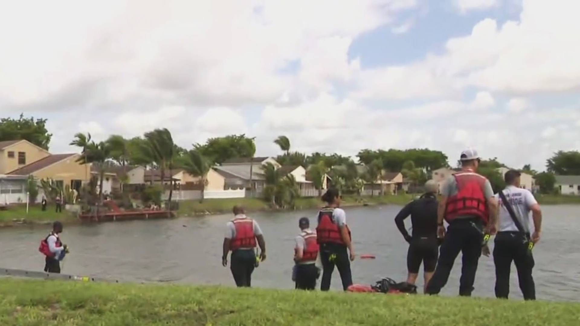 Un hombre de 20 años muere ahogado en un lago en Hialeah | Video ...