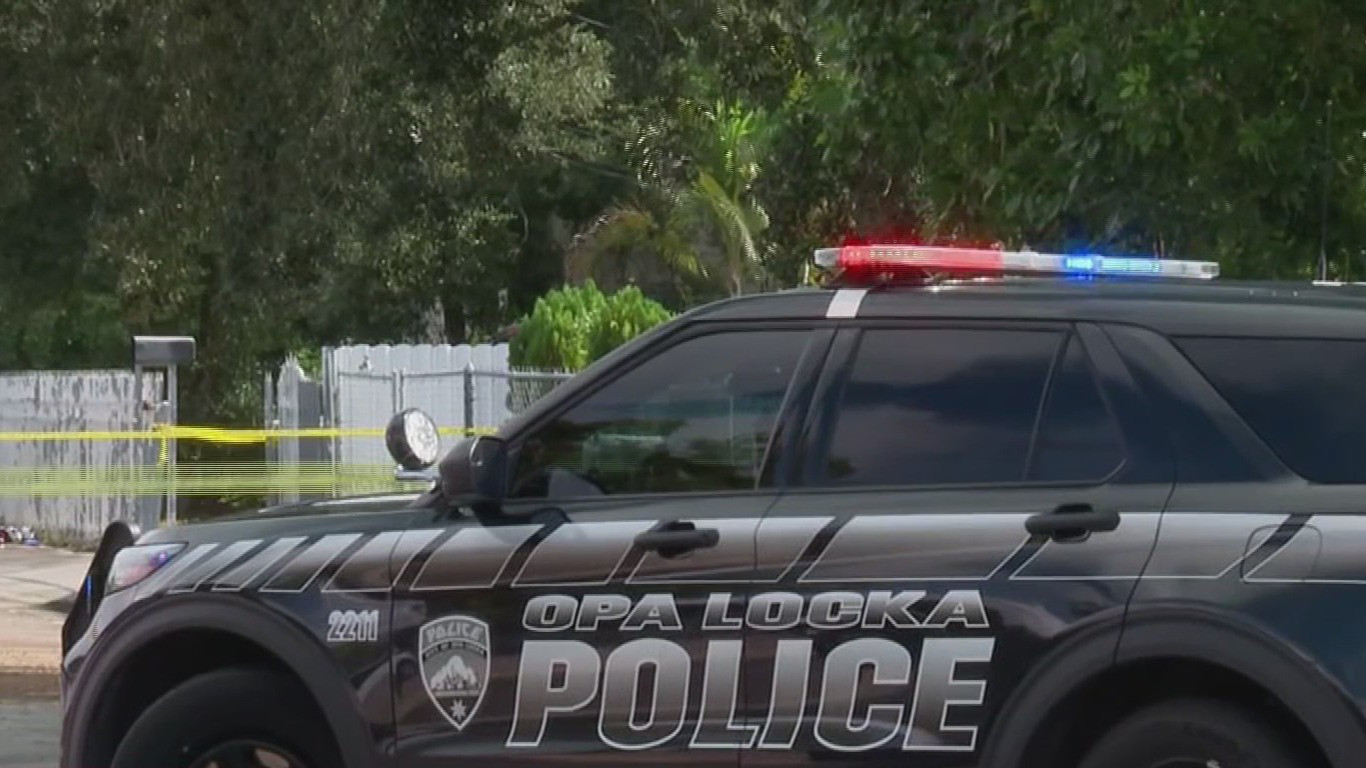 Motociclista es baleado detrás iglesia en Opa-Locka: policía Miami-Dade ...