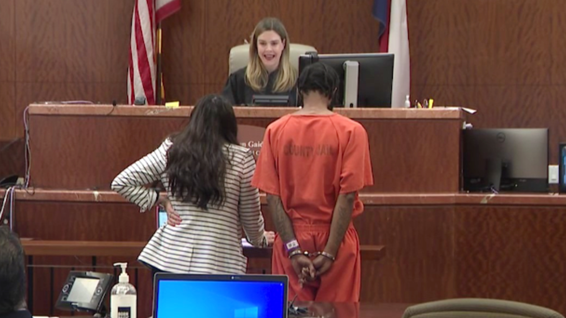 Fijan fianza de $140,000 a Tony Earls, acusado de asesinar a la niña ...