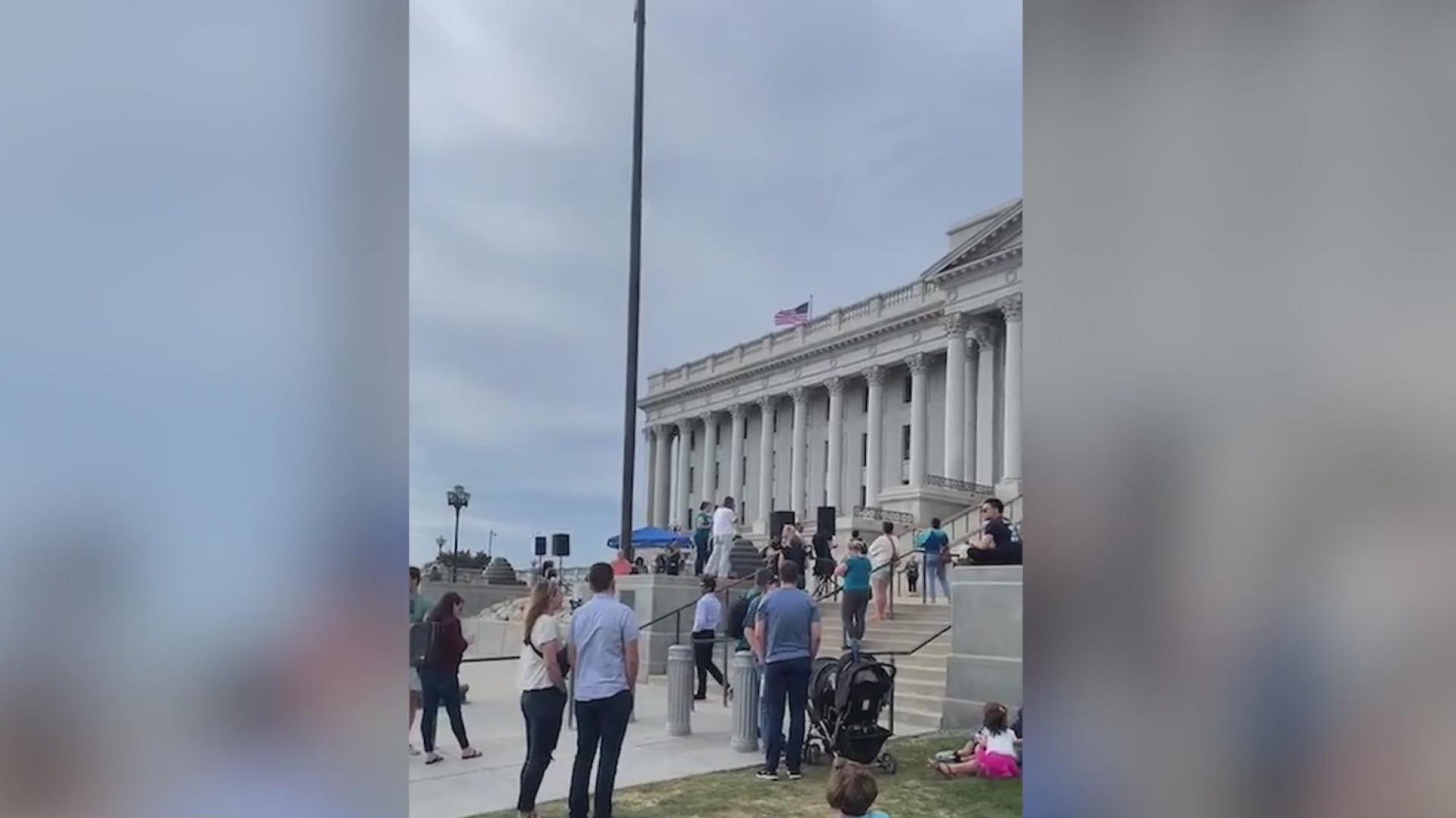 Realizan protesta para pedir que religiosos de Utah reporten casos de ...