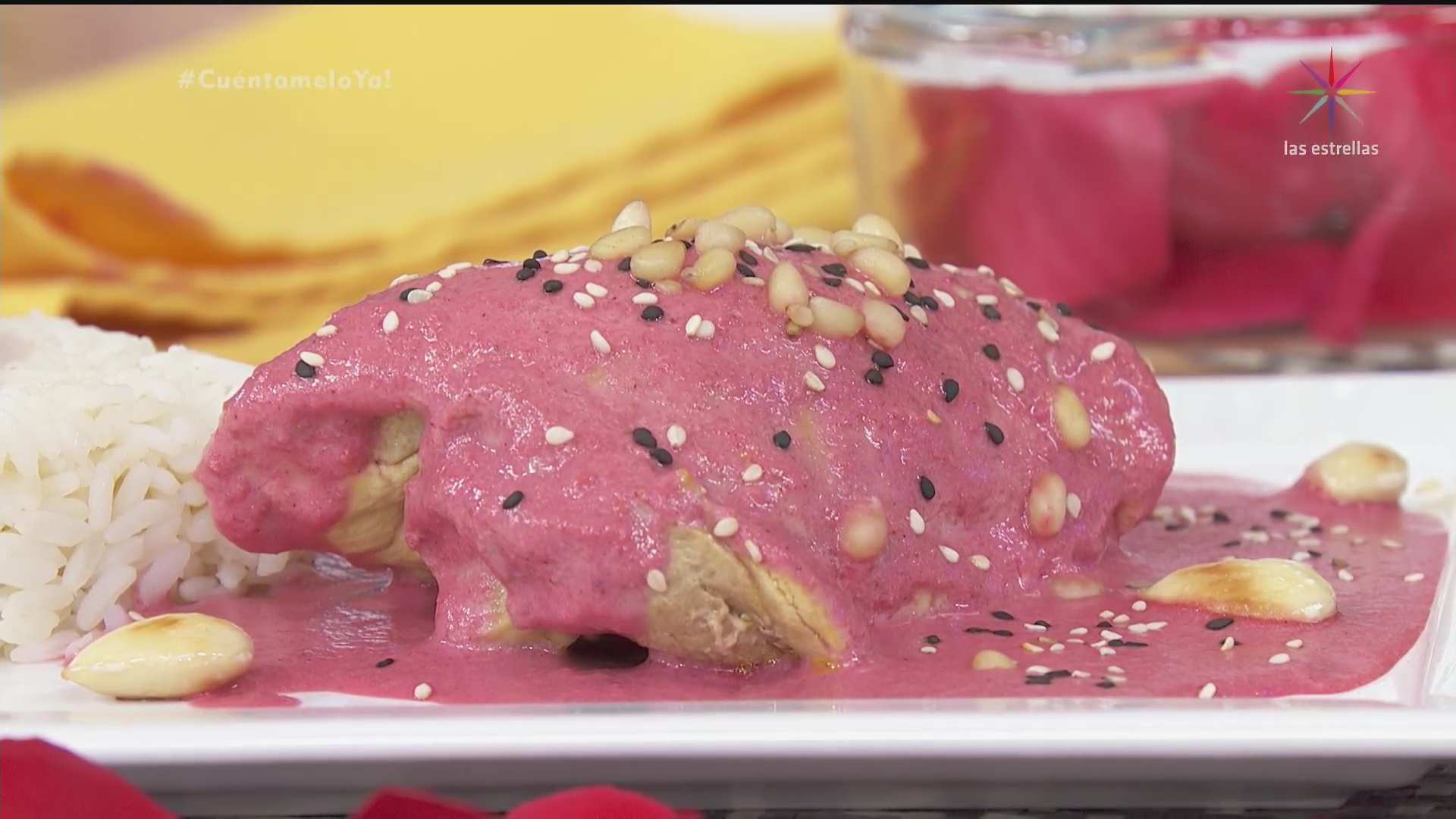 RECETA: Pollo con mole rosa | Shows Cuéntamelo Ya! | Las Estrellas