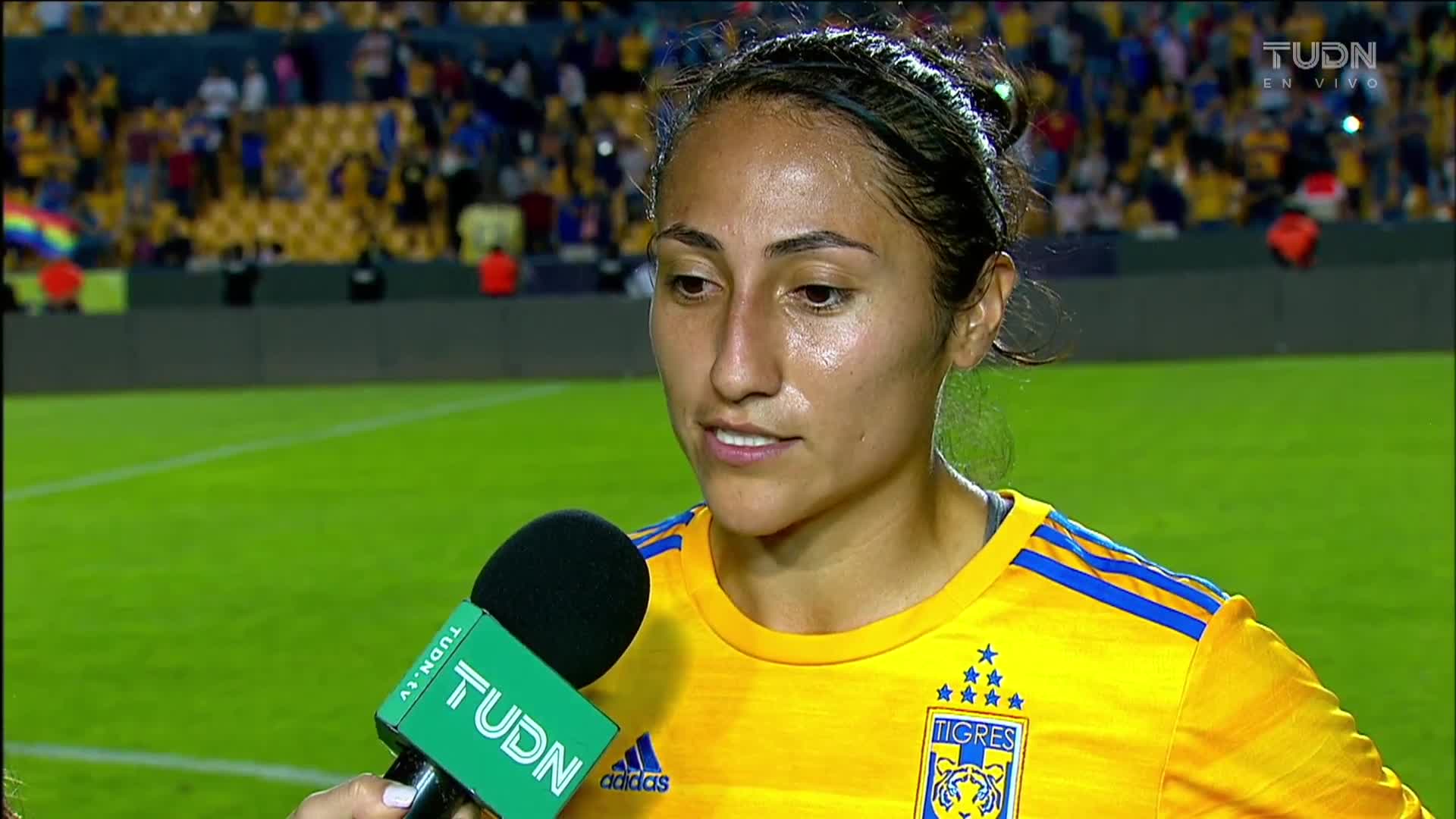 Stephany agradeció a la afición y se dijo feliz por su debut goleador ...