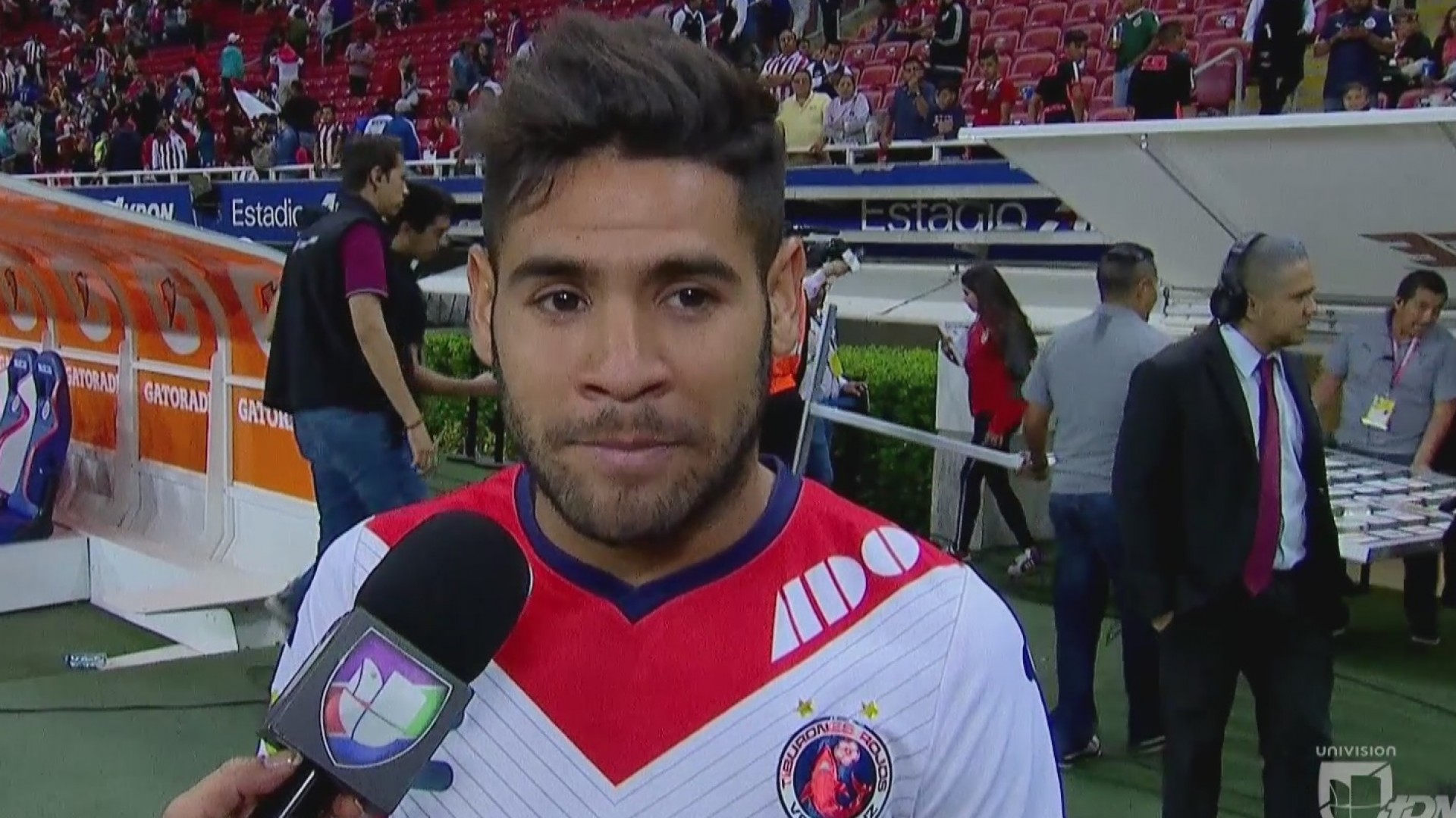 Daniel Villalva dejó al borde del nocaut a Chivas y le devolvió la ...