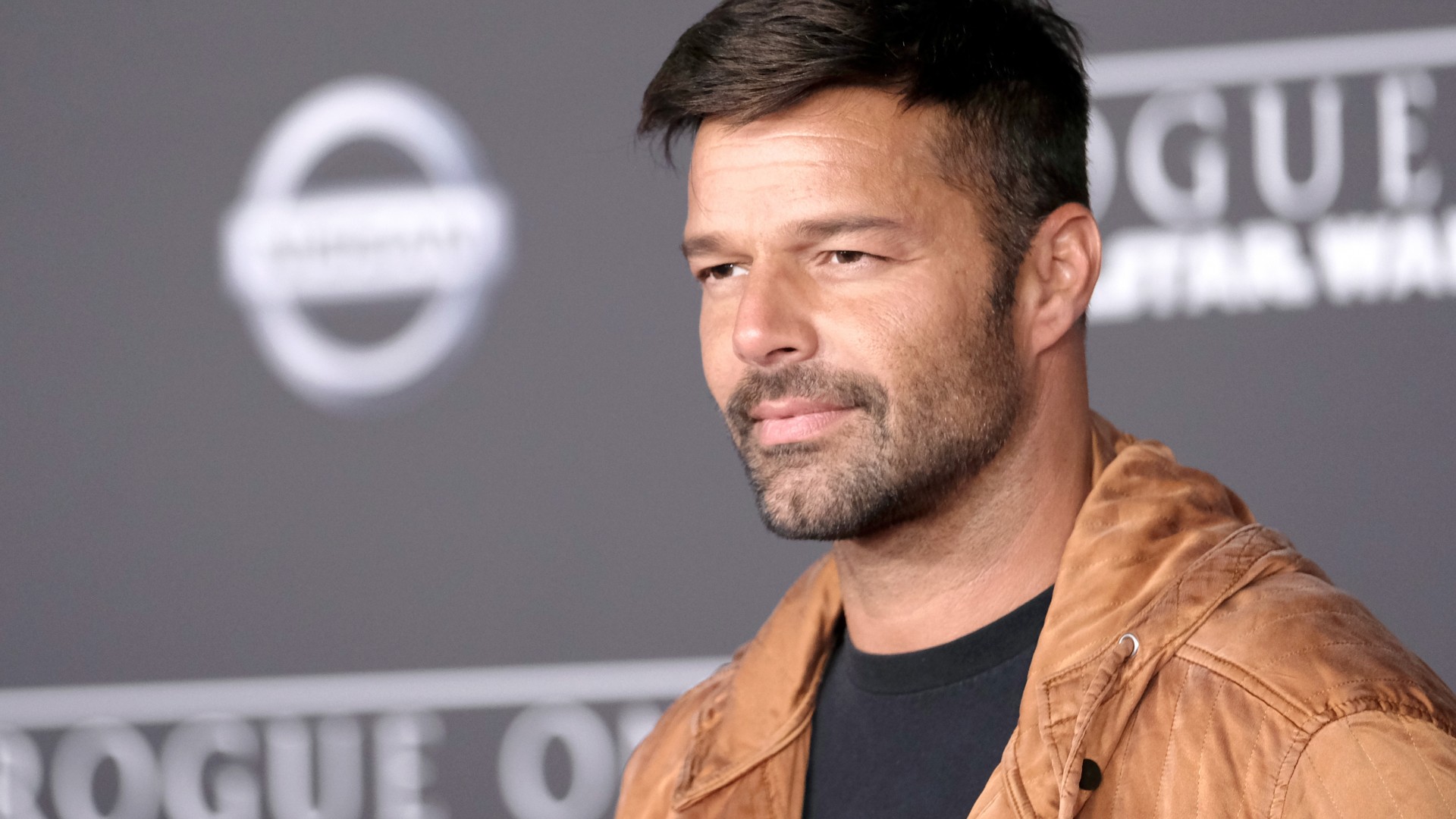 Fans de Ricky Martin se unen en oración por la salud del padre del ...